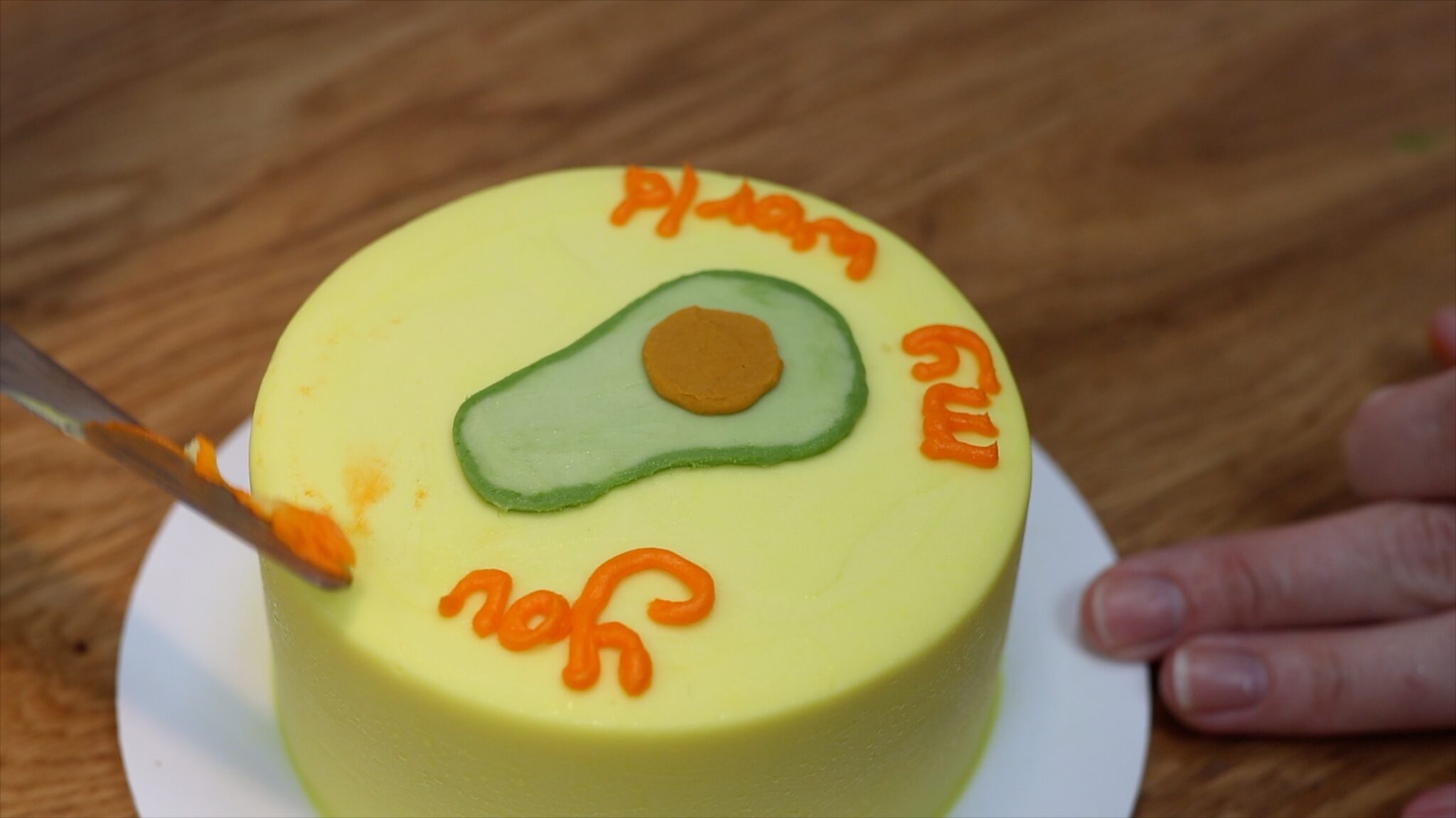 12 Tips for Writing on Cakes - British Girl Bakes