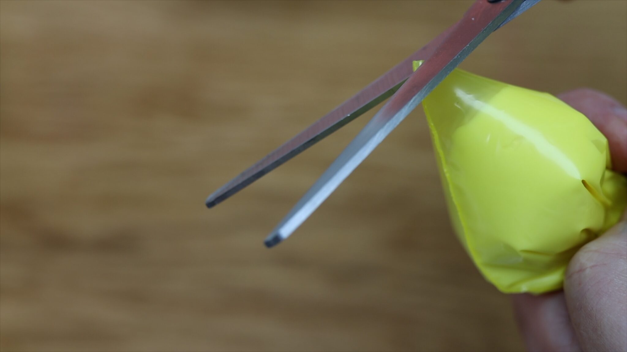 How to Write Happy Birthday on a Cake - British Girl Bakes