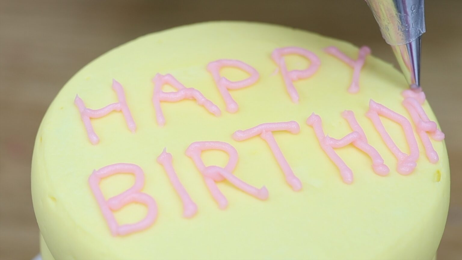 How to Write Happy Birthday on a Cake - British Girl Bakes