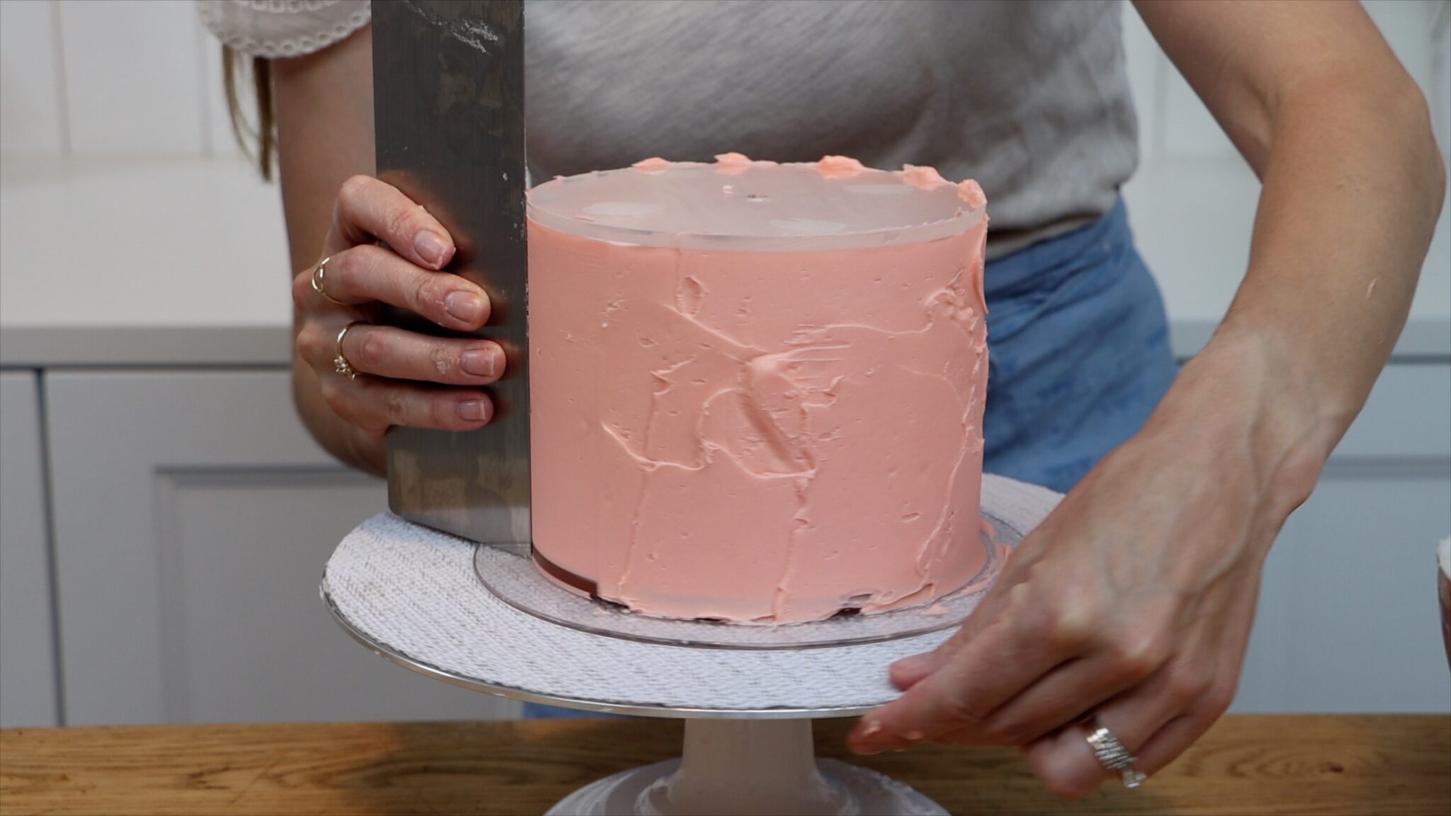 How to Use Acrylic Discs for Cakes - British Girl Bakes