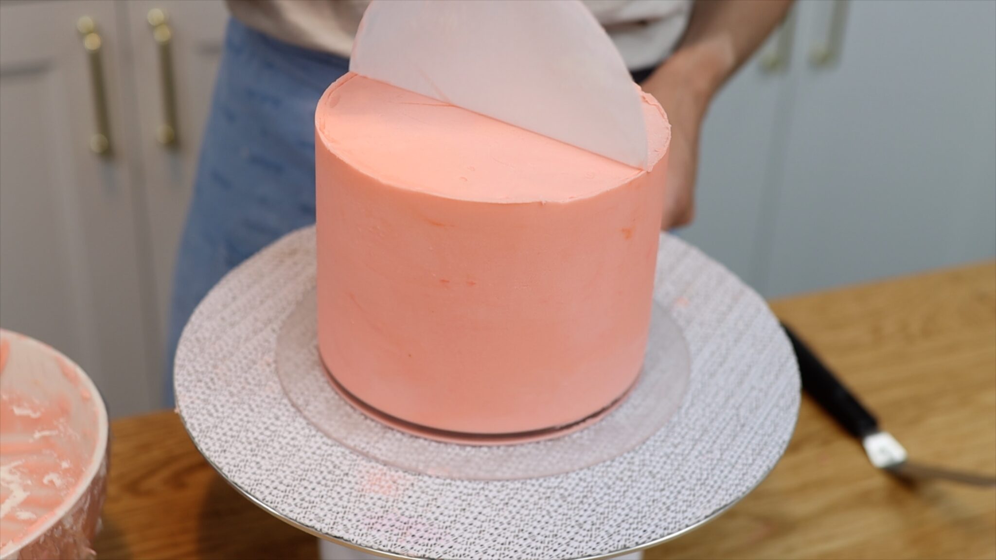 How to Use Acrylic Discs for Cakes - British Girl Bakes
