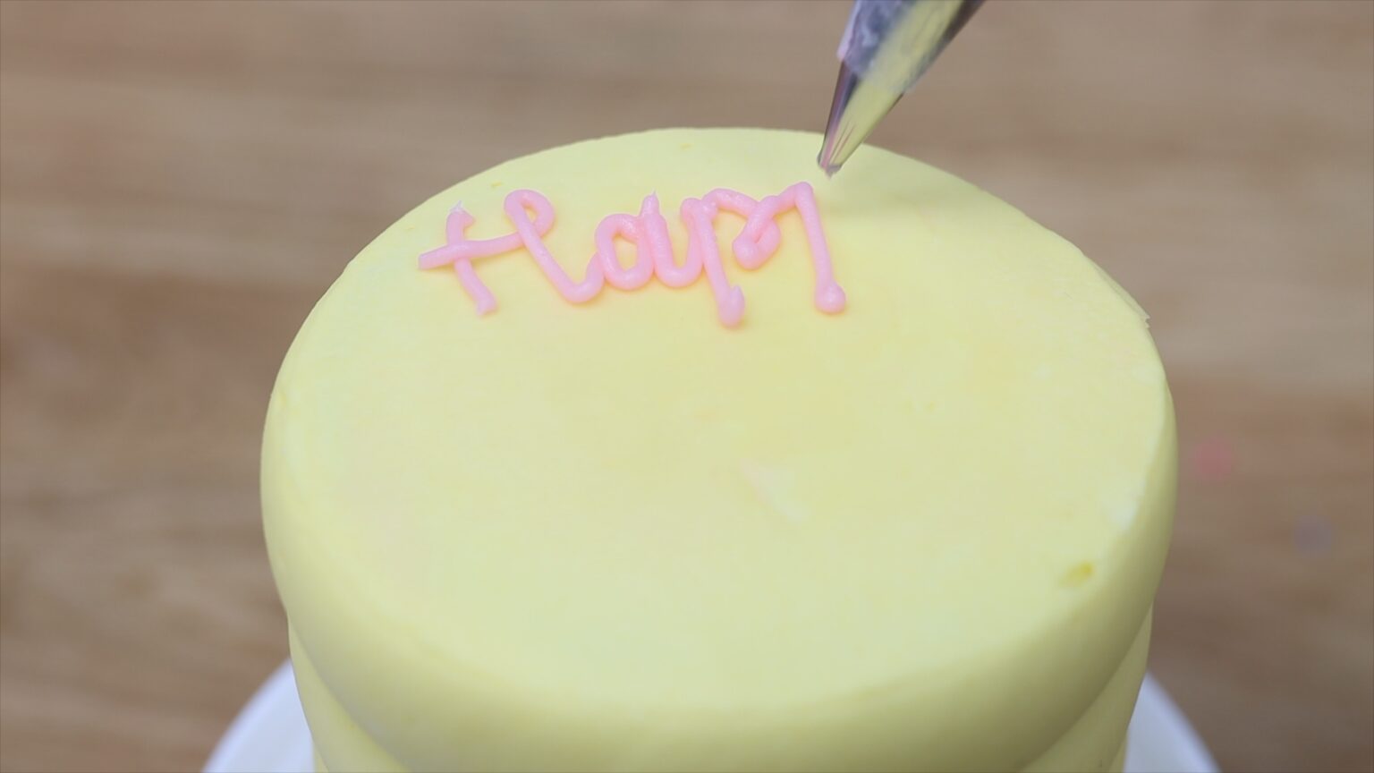 How to Write Happy Birthday on a Cake - British Girl Bakes