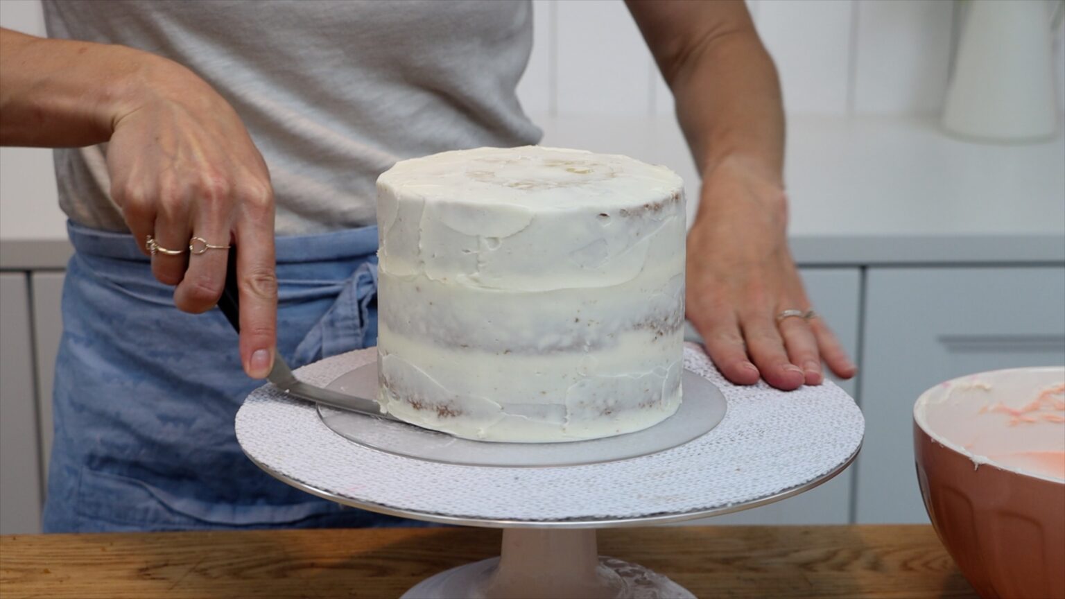 How to Use Acrylic Discs for Cakes - British Girl Bakes