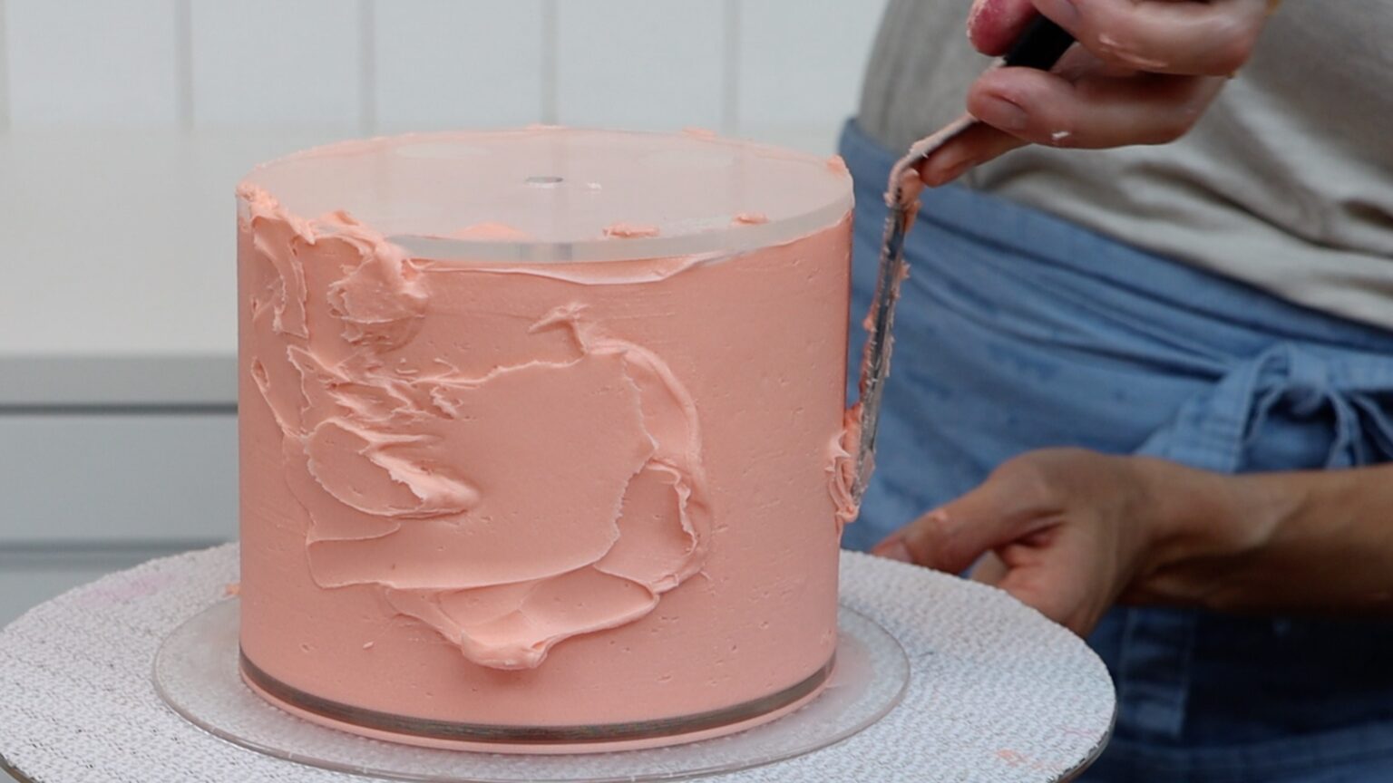 How to Use Acrylic Discs for Cakes - British Girl Bakes