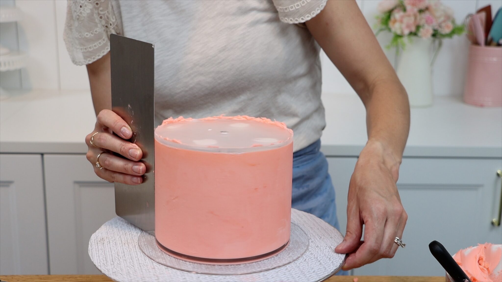 How to Use Acrylic Discs for Cakes - British Girl Bakes