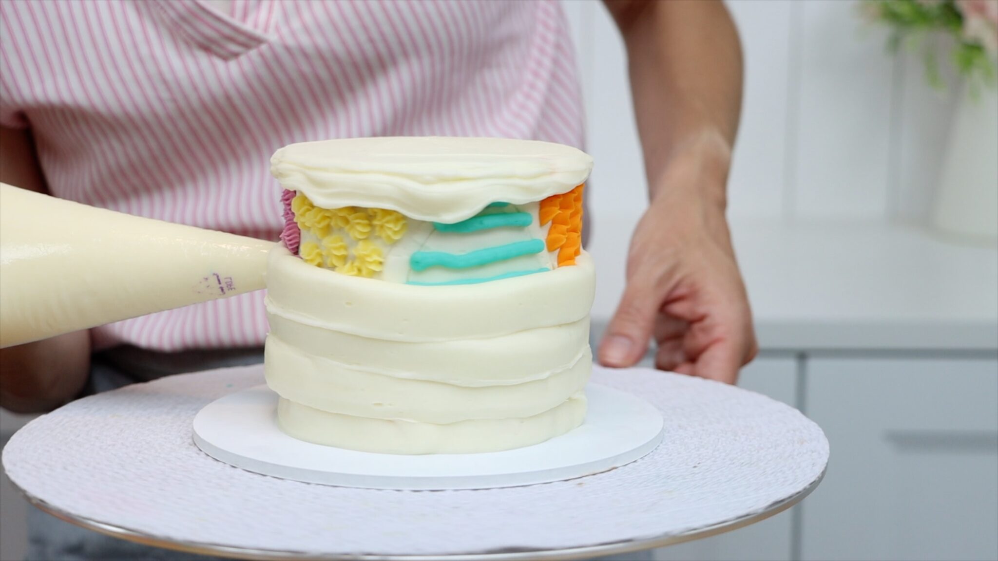 Flat Patterns on Cake with Facelift Frosting - British Girl Bakes