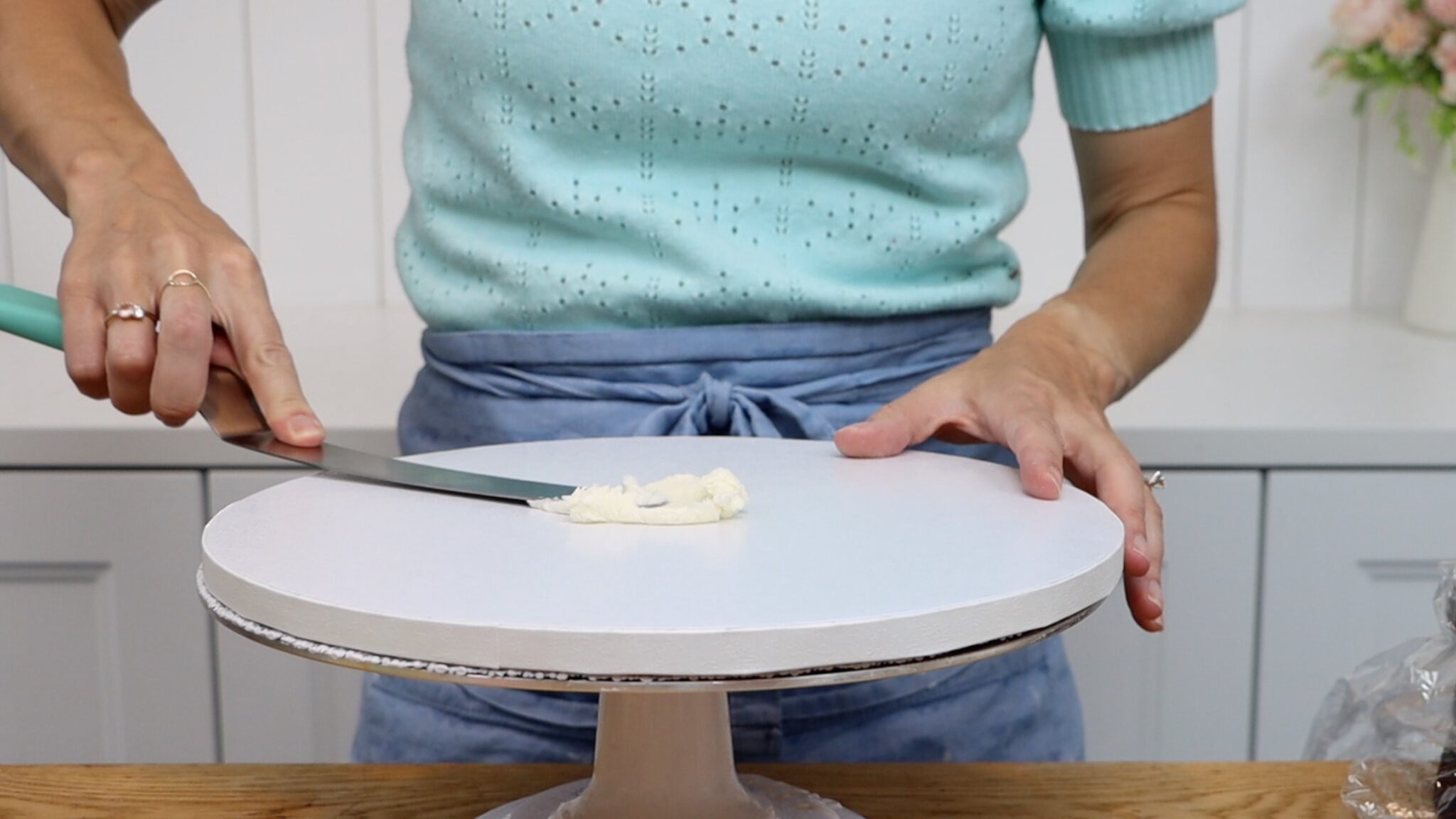 How to make a tiered cake - British Girl Bakes