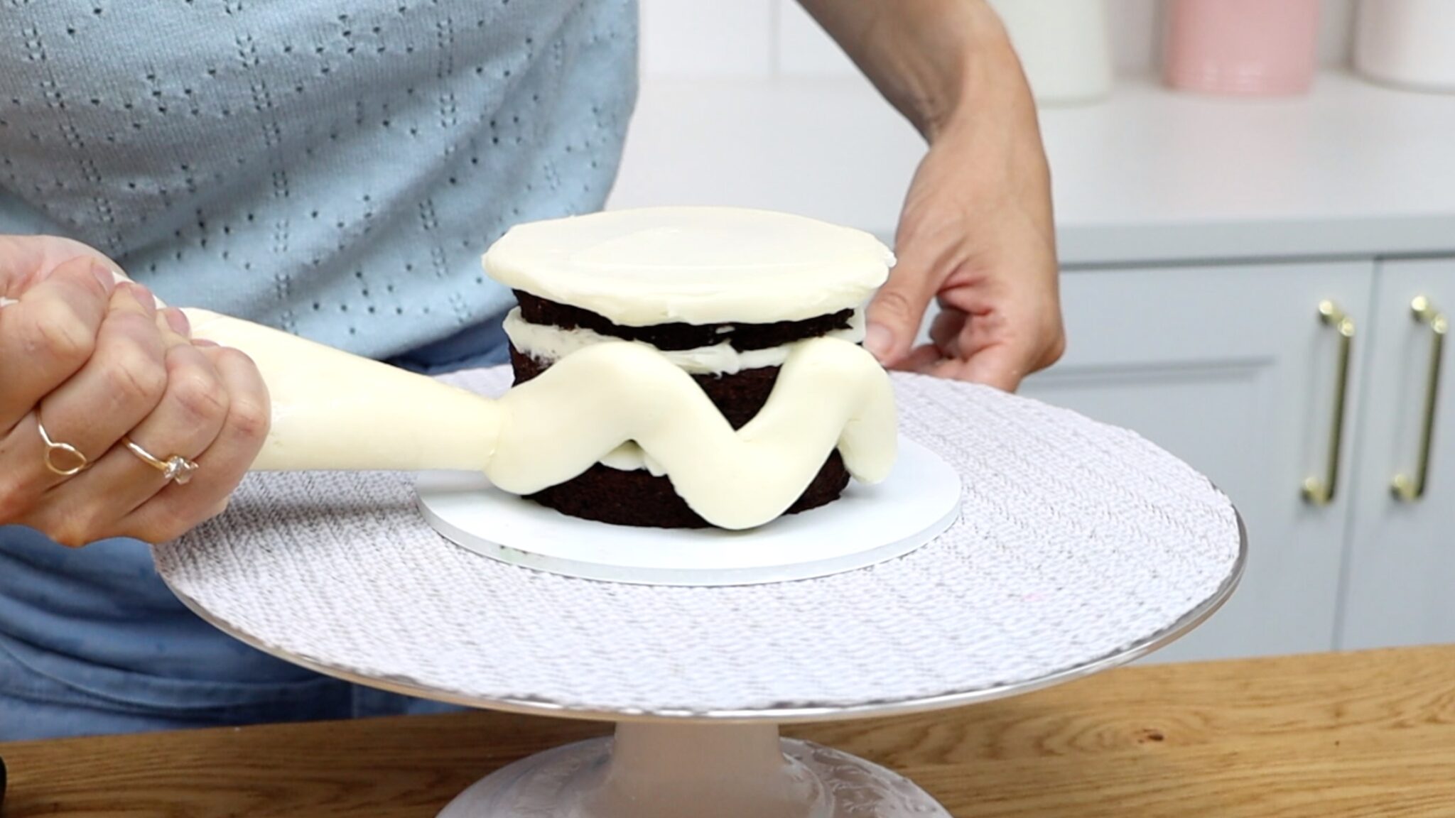 How to Frost Mini Cakes - British Girl Bakes