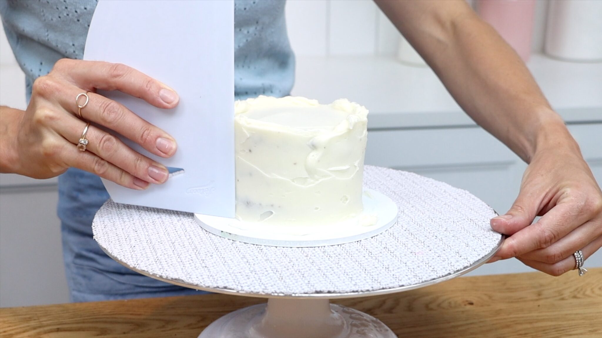 How to Frost Mini Cakes - British Girl Bakes