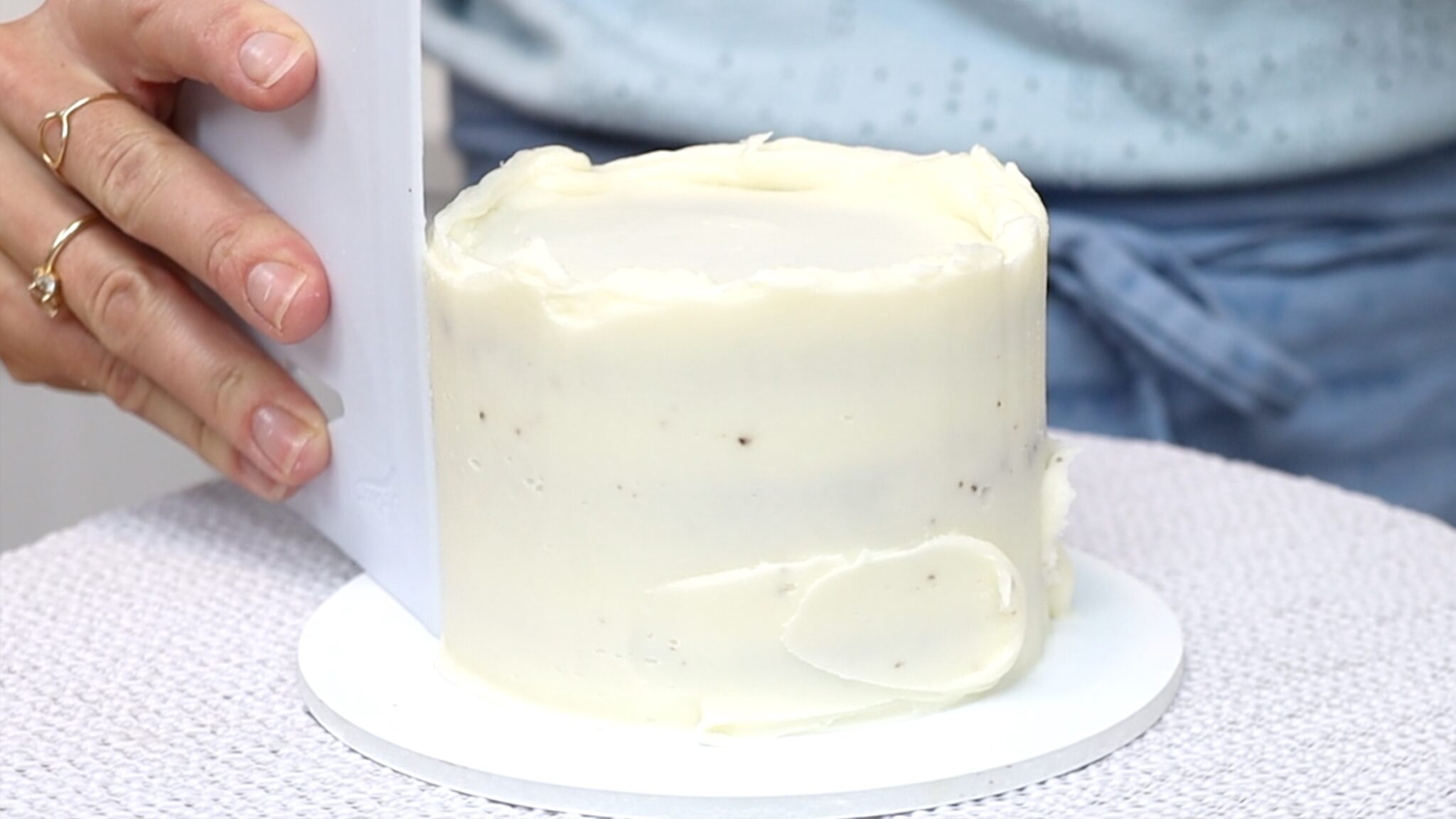 How to Frost Mini Cakes - British Girl Bakes