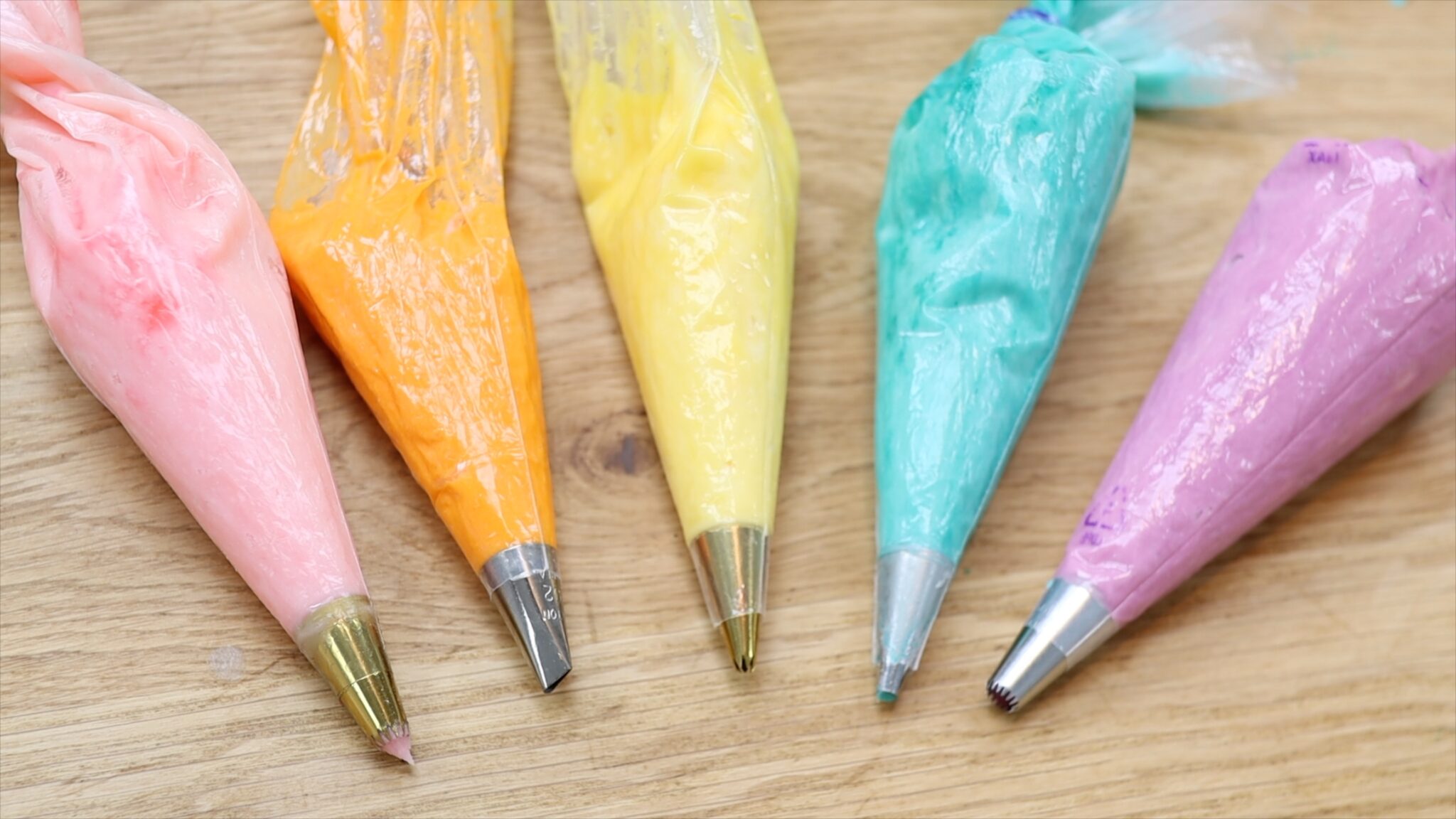 Flat Patterns on Cake with Facelift Frosting - British Girl Bakes