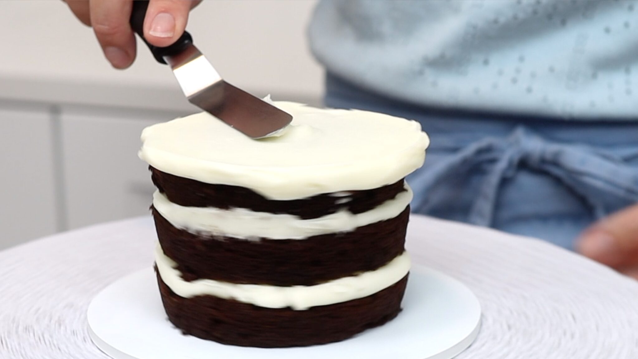 How to Frost Mini Cakes - British Girl Bakes