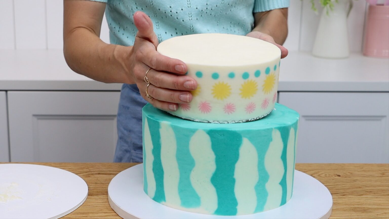 How to make a tiered cake - British Girl Bakes