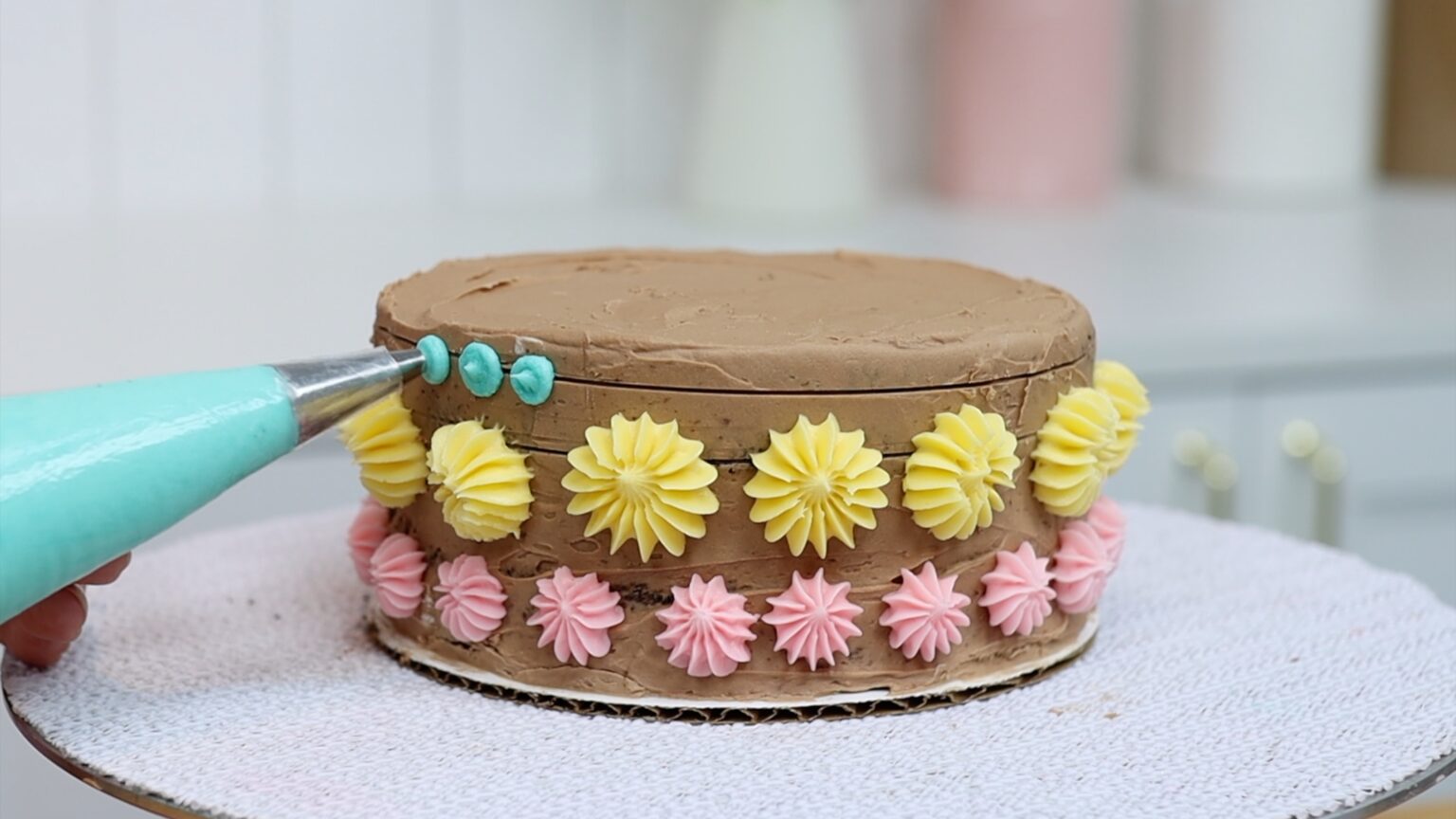 Flat Patterns on Cake with Facelift Frosting - British Girl Bakes