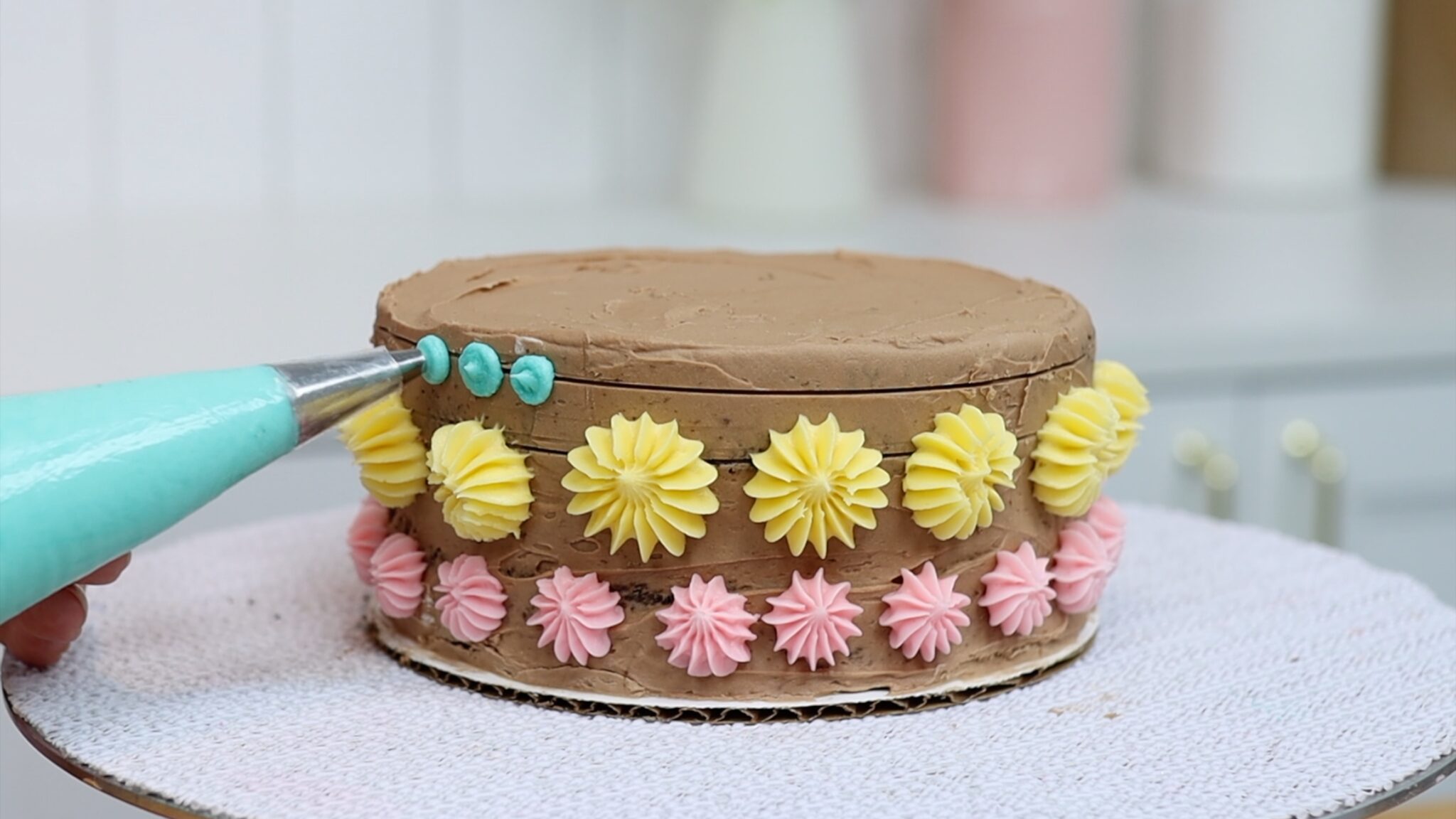 Flat Patterns on Cake with Facelift Frosting - British Girl Bakes