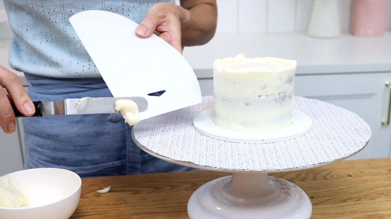 How to Frost Mini Cakes - British Girl Bakes