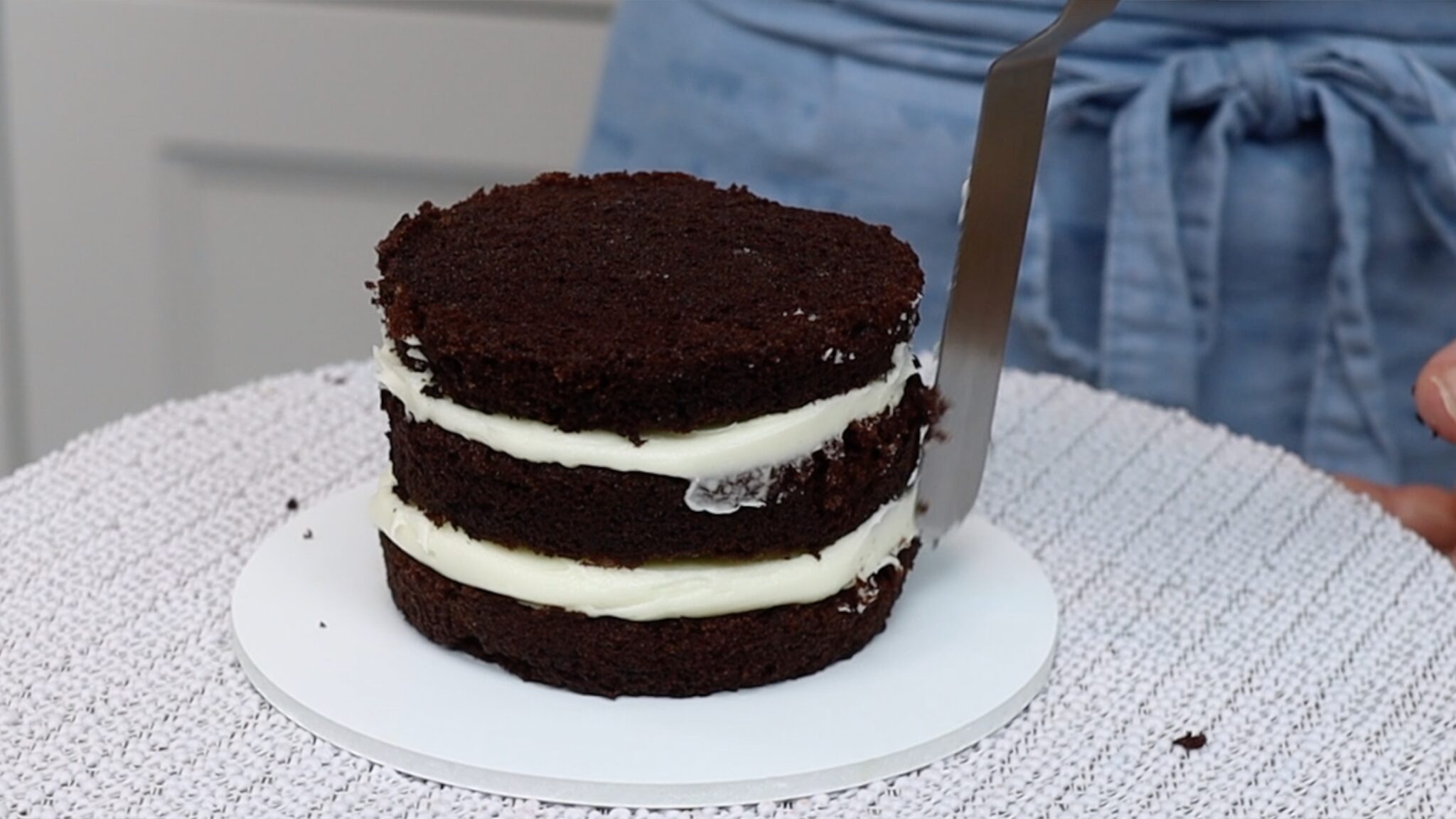 How to Frost Mini Cakes - British Girl Bakes