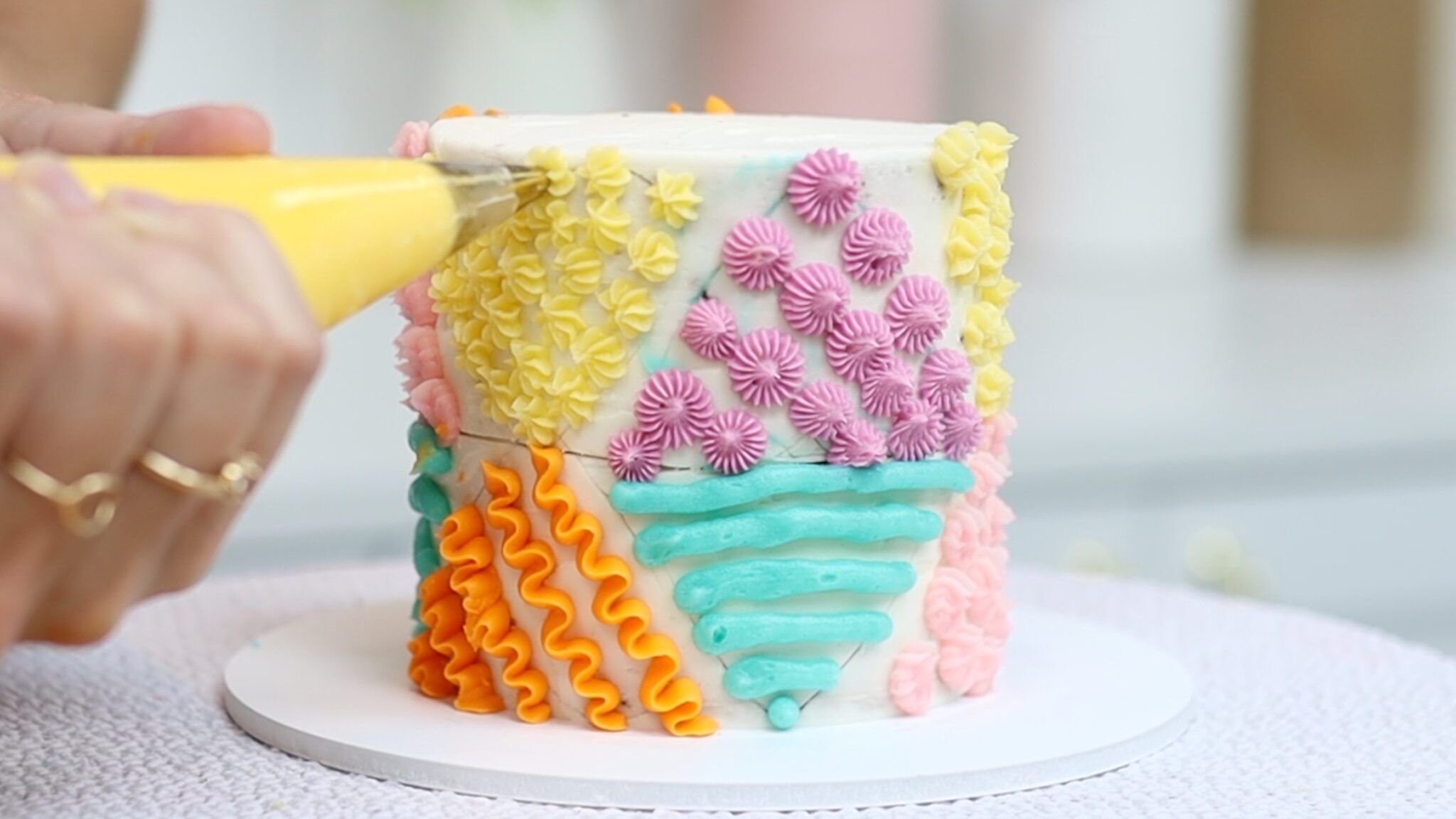 Flat Patterns on Cake with Facelift Frosting - British Girl Bakes