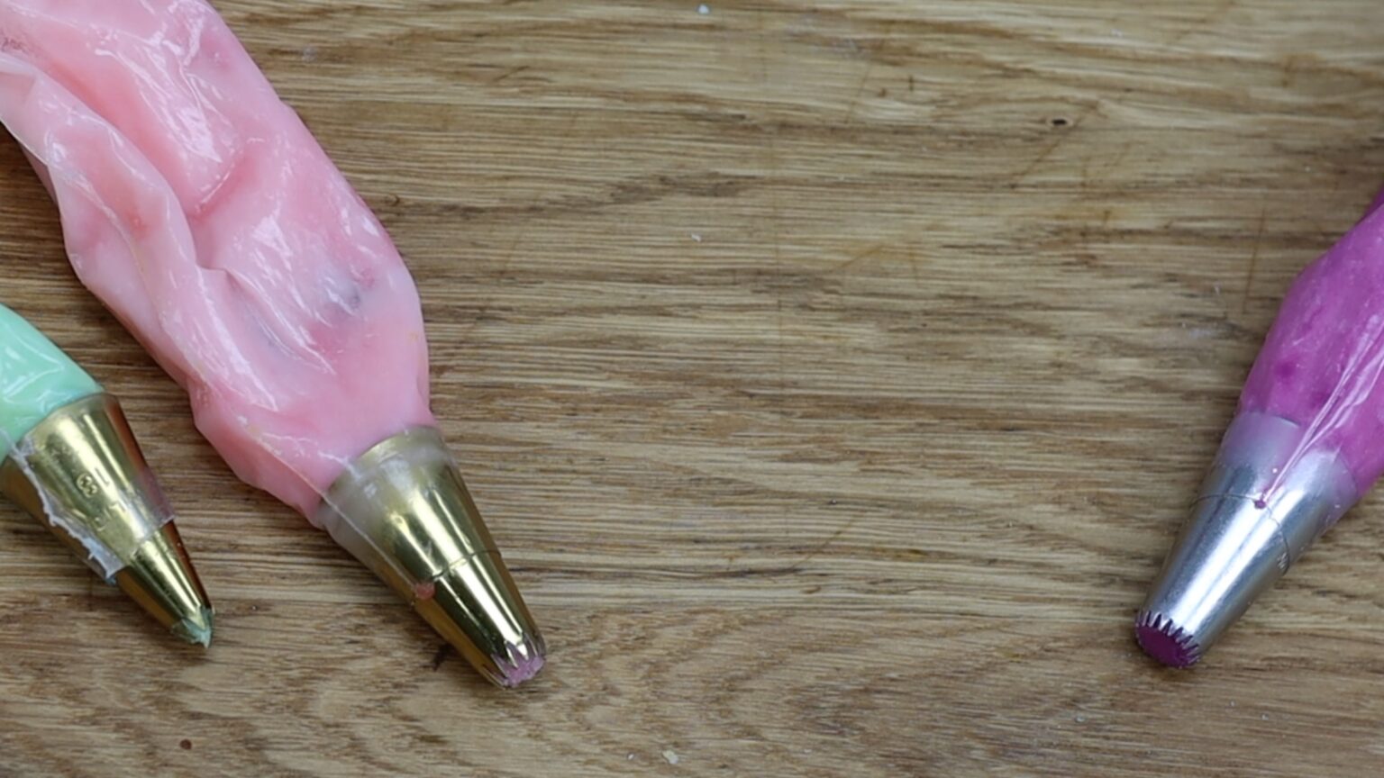 Flat Patterns on Cake with Facelift Frosting - British Girl Bakes