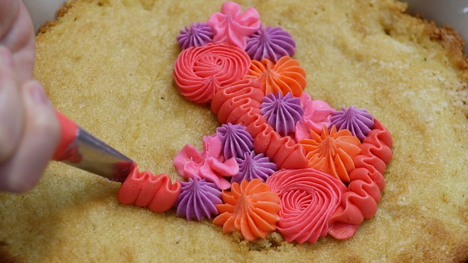 10 Tips for Buttercream Colouring - British Girl Bakes