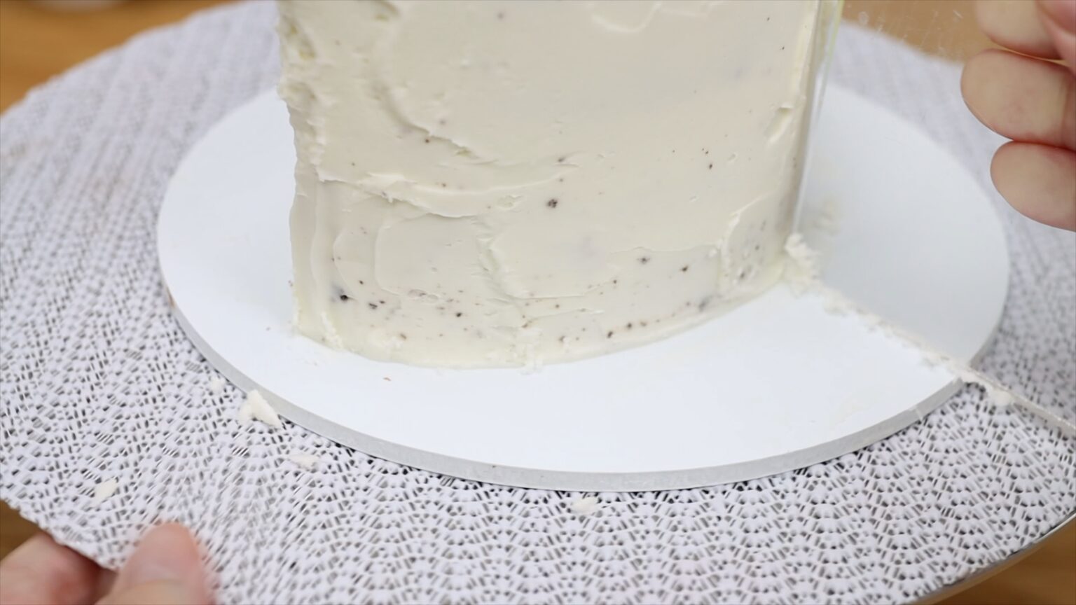 How to Use a Cake Comb 8 Different Ways - British Girl Bakes