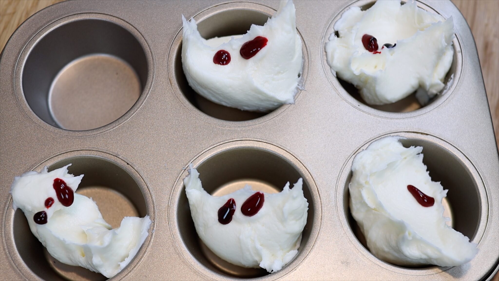 10 Tips for Buttercream Colouring - British Girl Bakes