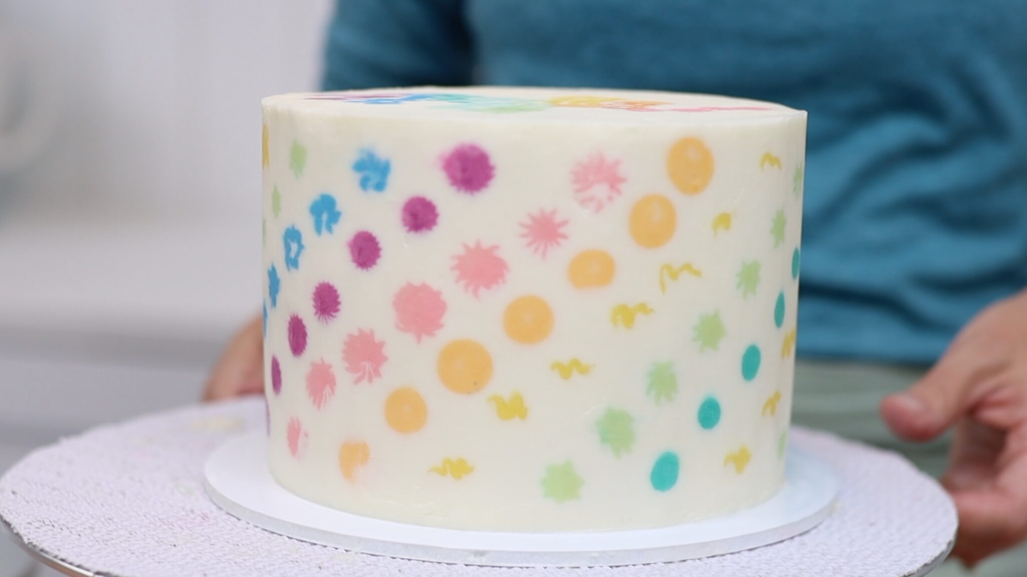 How to Use a Cake Comb 8 Different Ways - British Girl Bakes