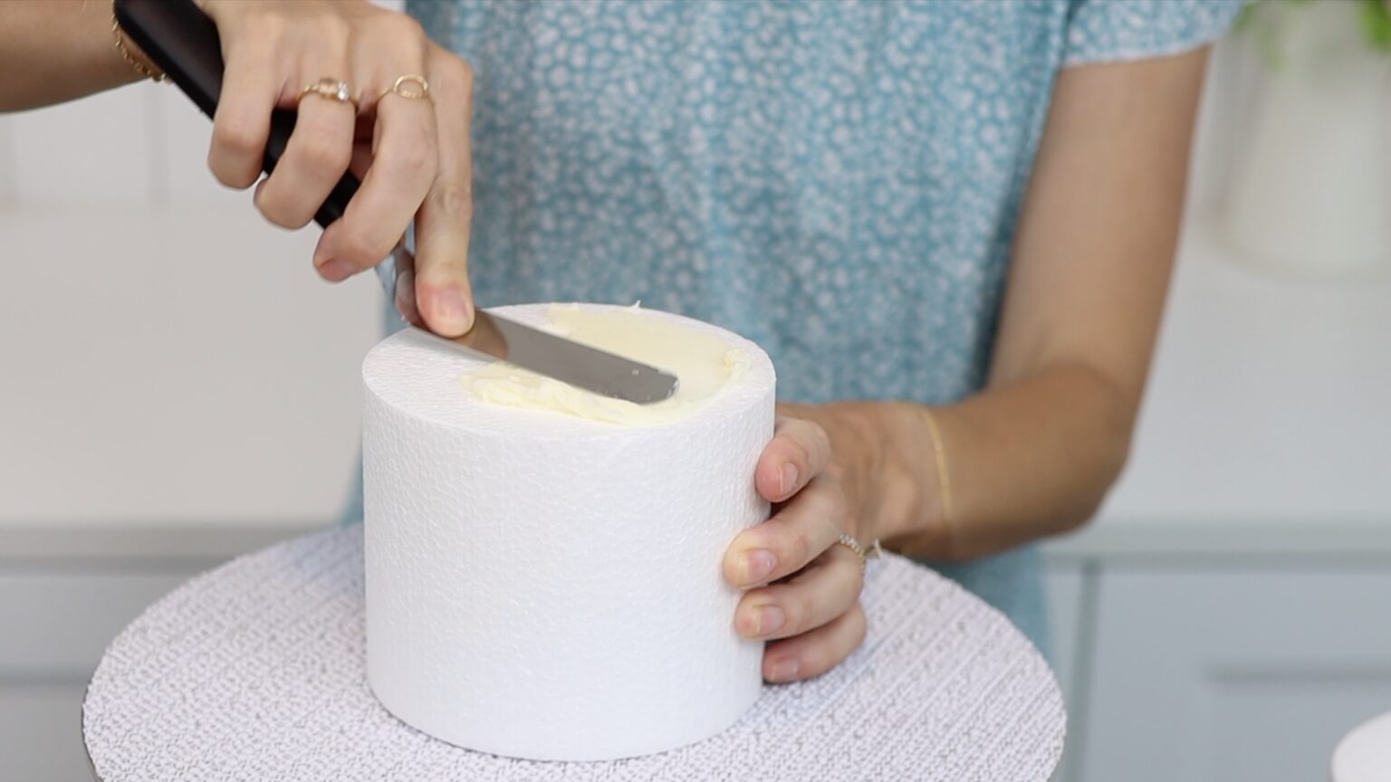 How and Why to Use Cake Dummies - British Girl Bakes