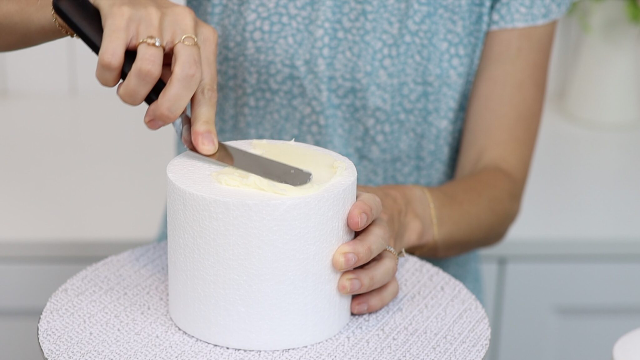 How and Why to Use Cake Dummies - British Girl Bakes