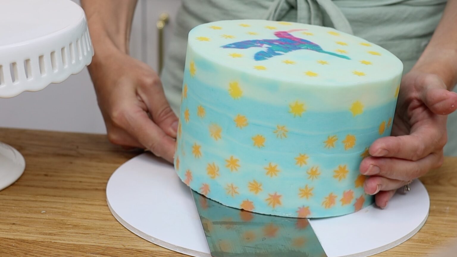 How to Use a Cake Comb 8 Different Ways - British Girl Bakes