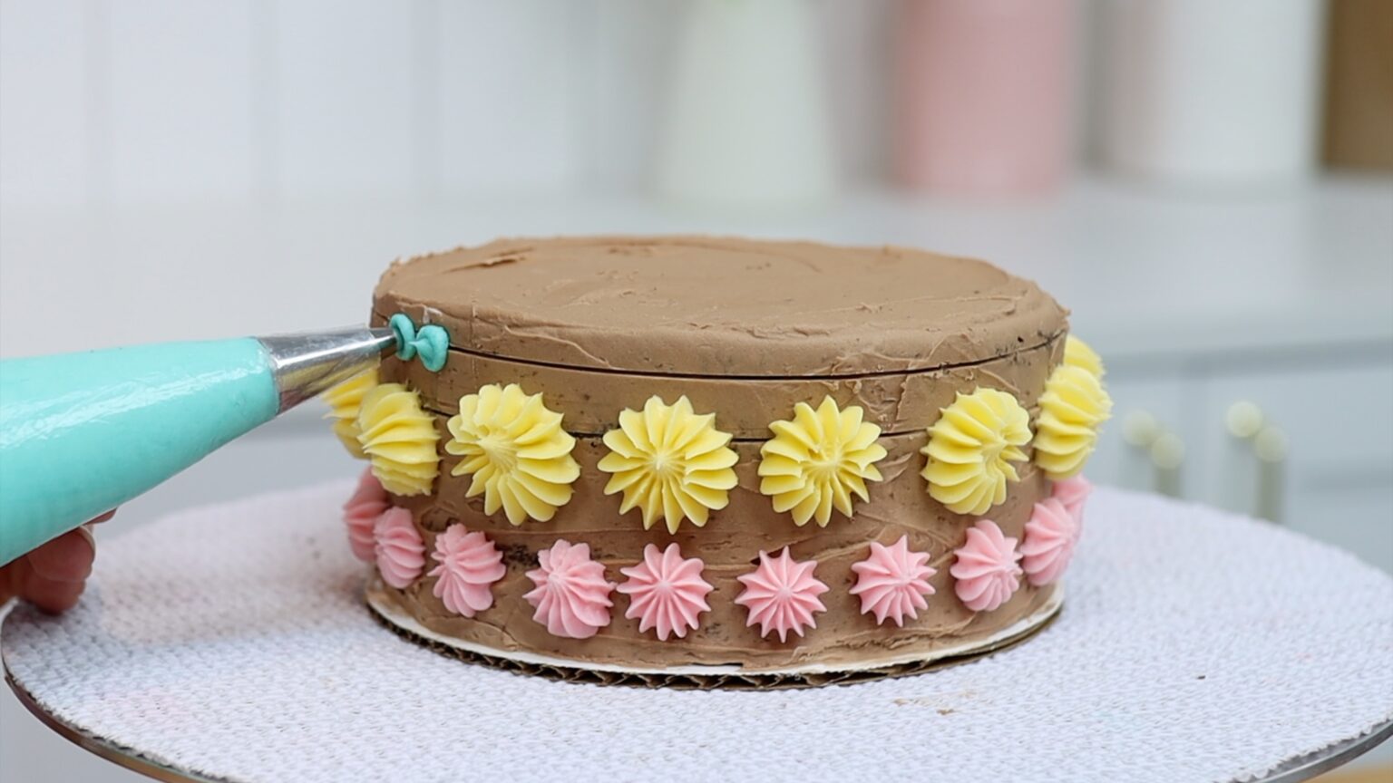 How to Use a Cake Comb 8 Different Ways - British Girl Bakes