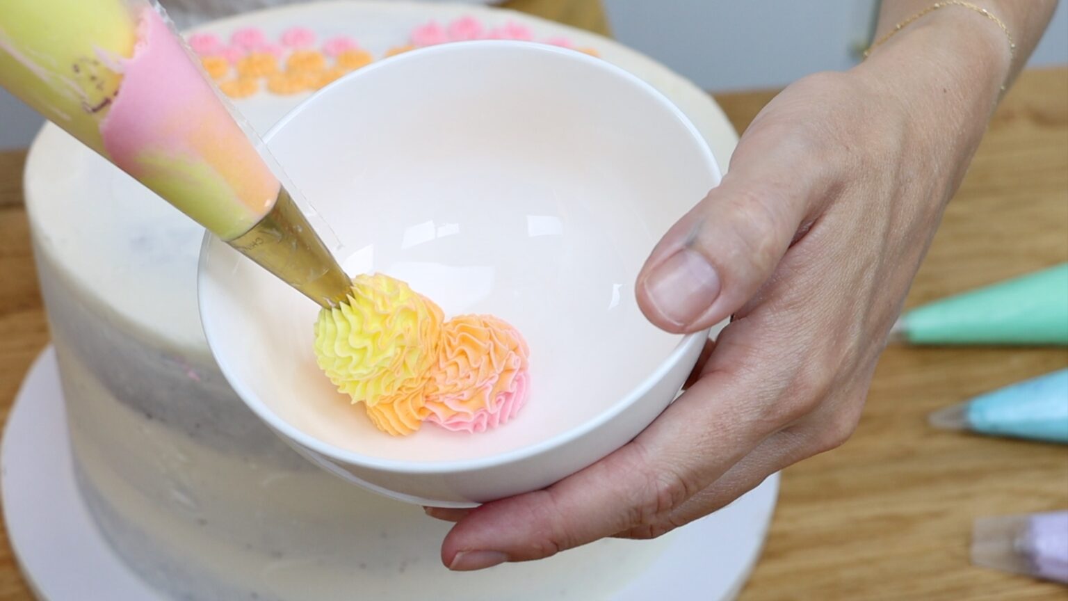 10 Tips for Buttercream Colouring - British Girl Bakes