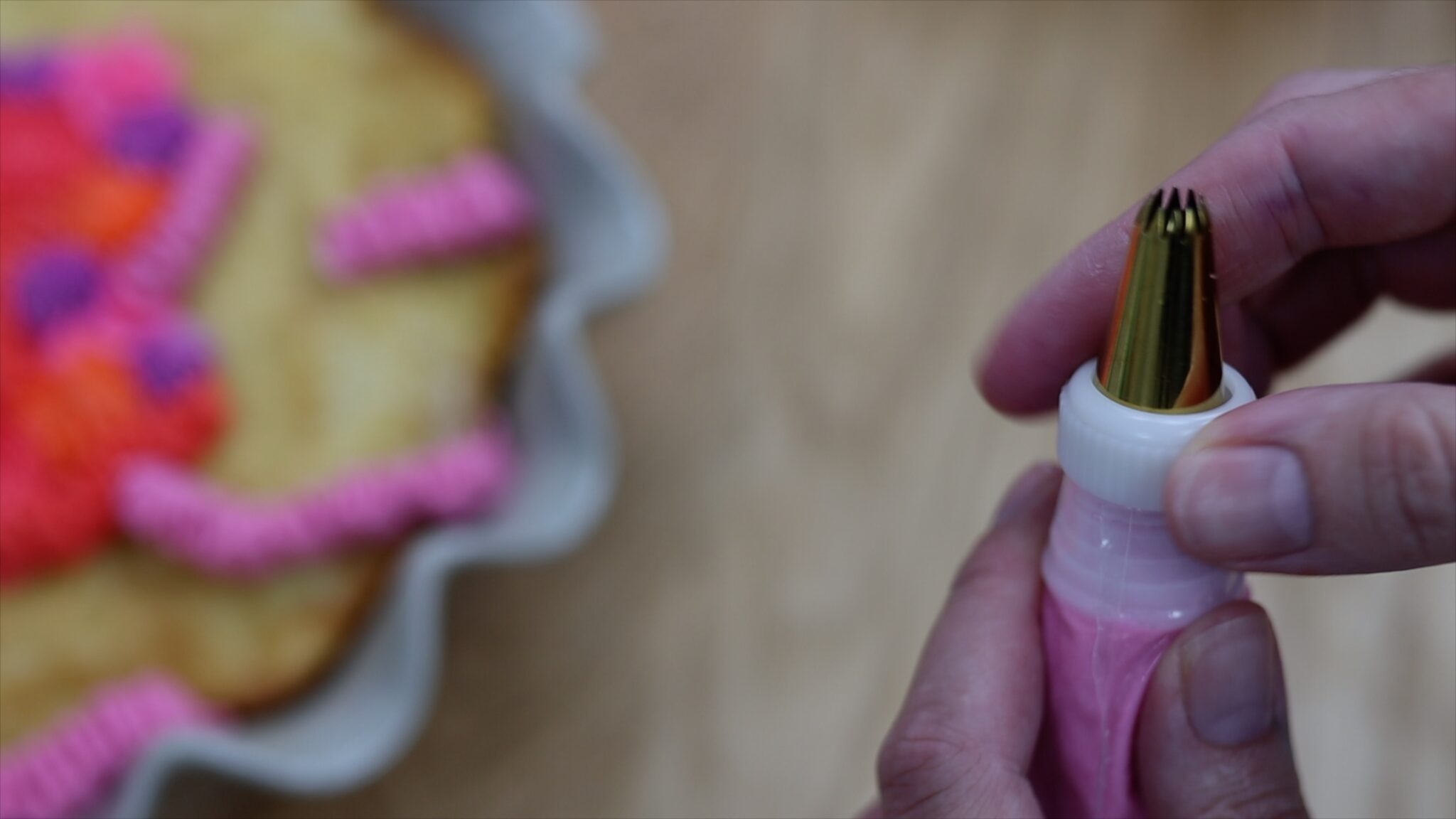 10 Tips for Buttercream Colouring - British Girl Bakes