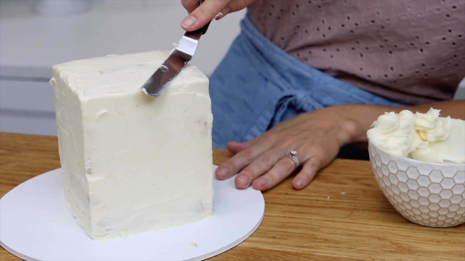 How to Frost a Square Cake - British Girl Bakes
