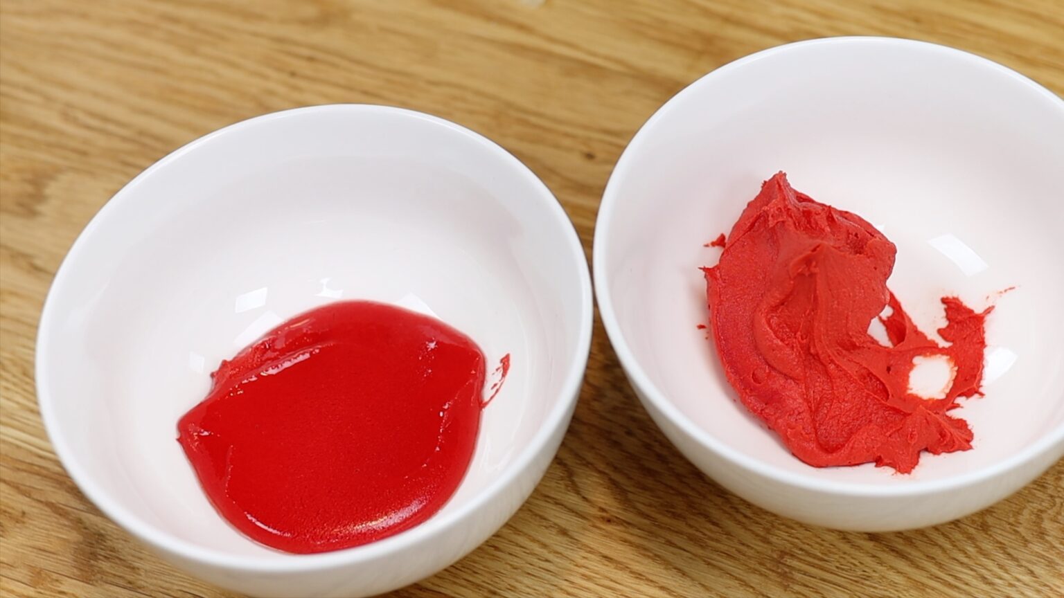 3 Tricks for Red Frosting - British Girl Bakes