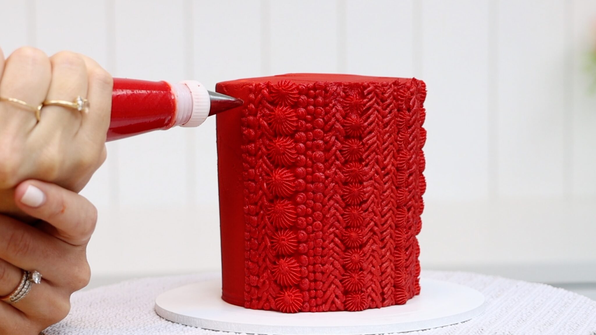 3 Tricks for Red Frosting - British Girl Bakes