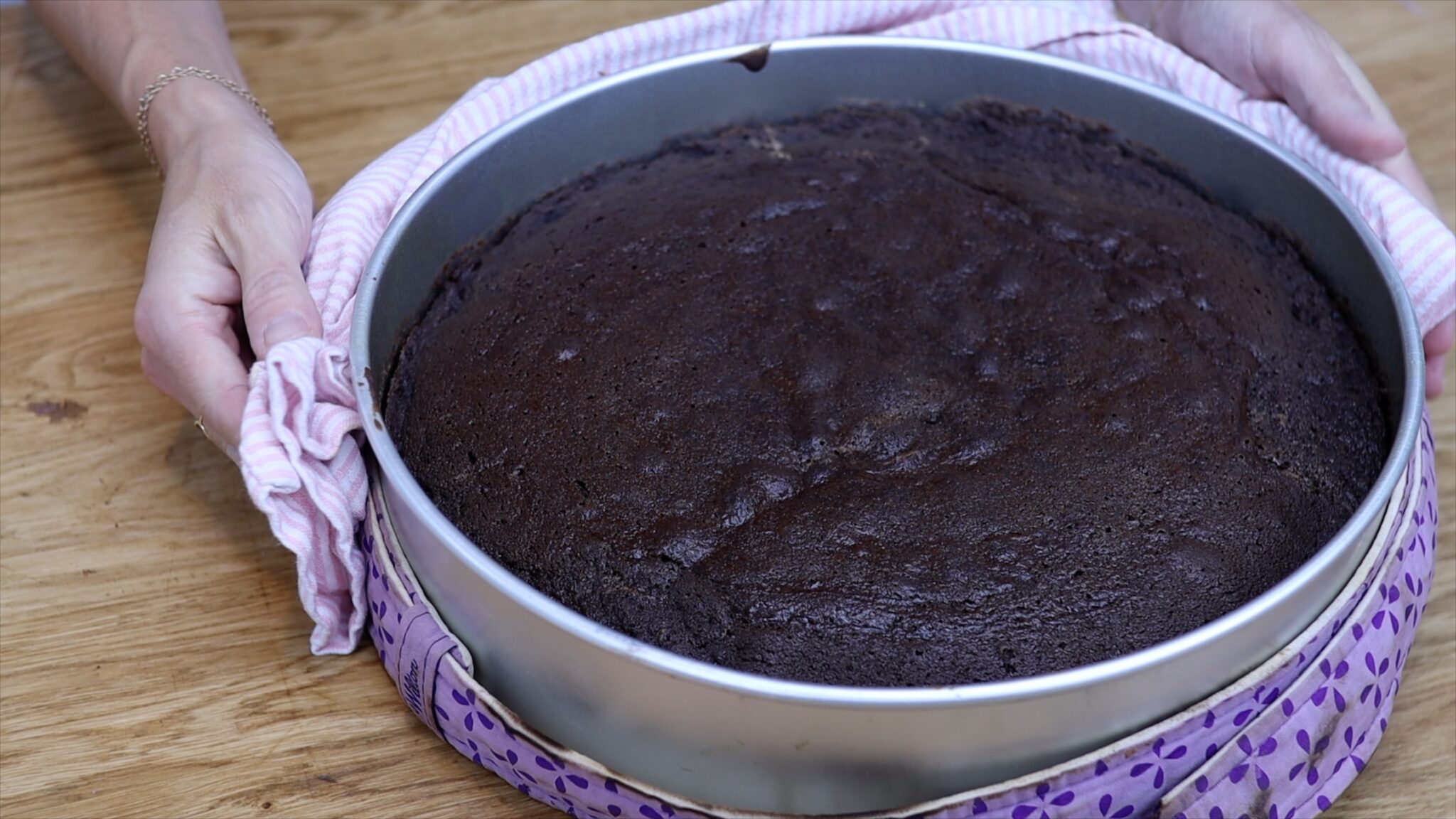 10 Big Cake Hacks - British Girl Bakes