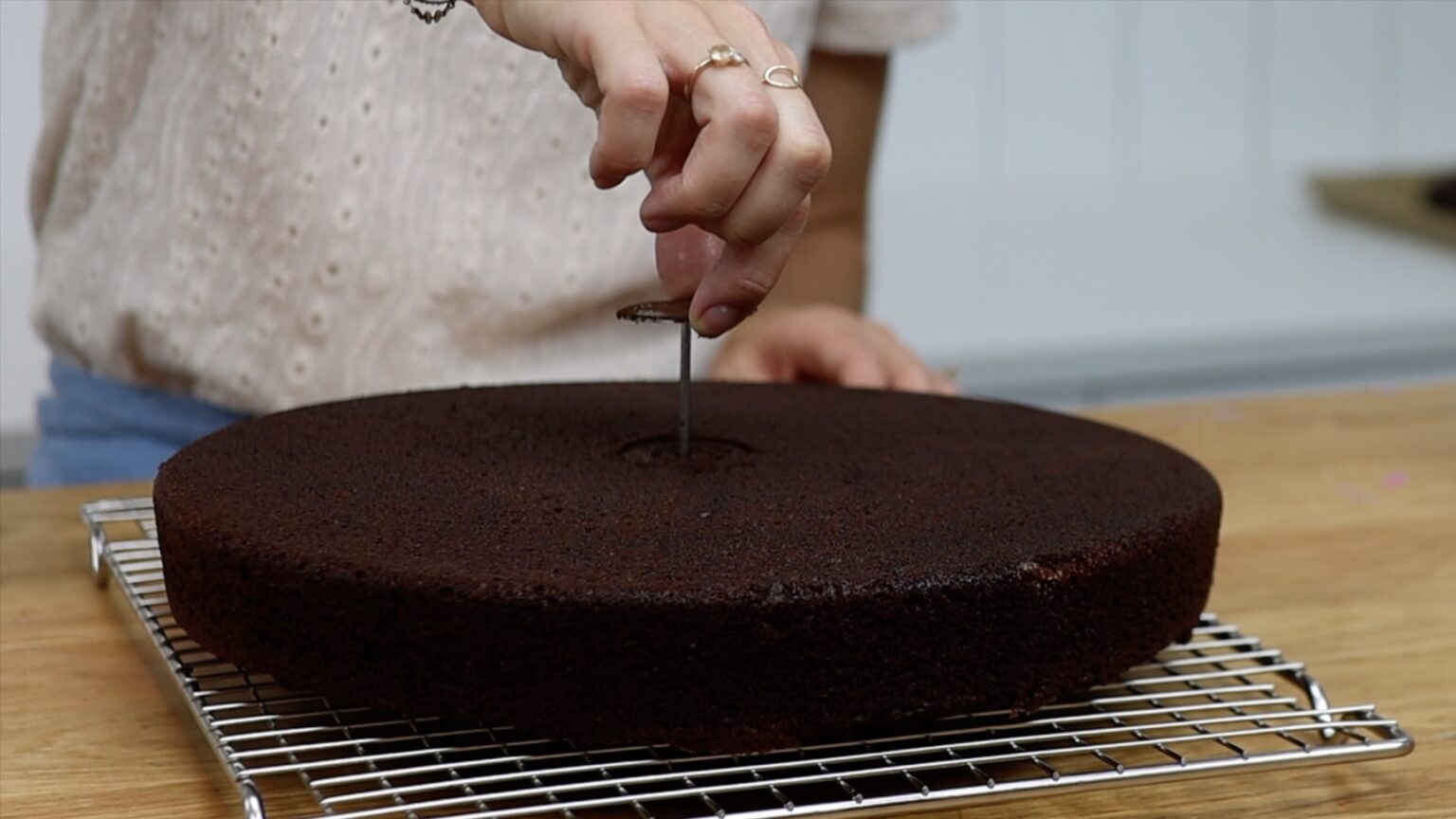 10 Big Cake Hacks - British Girl Bakes