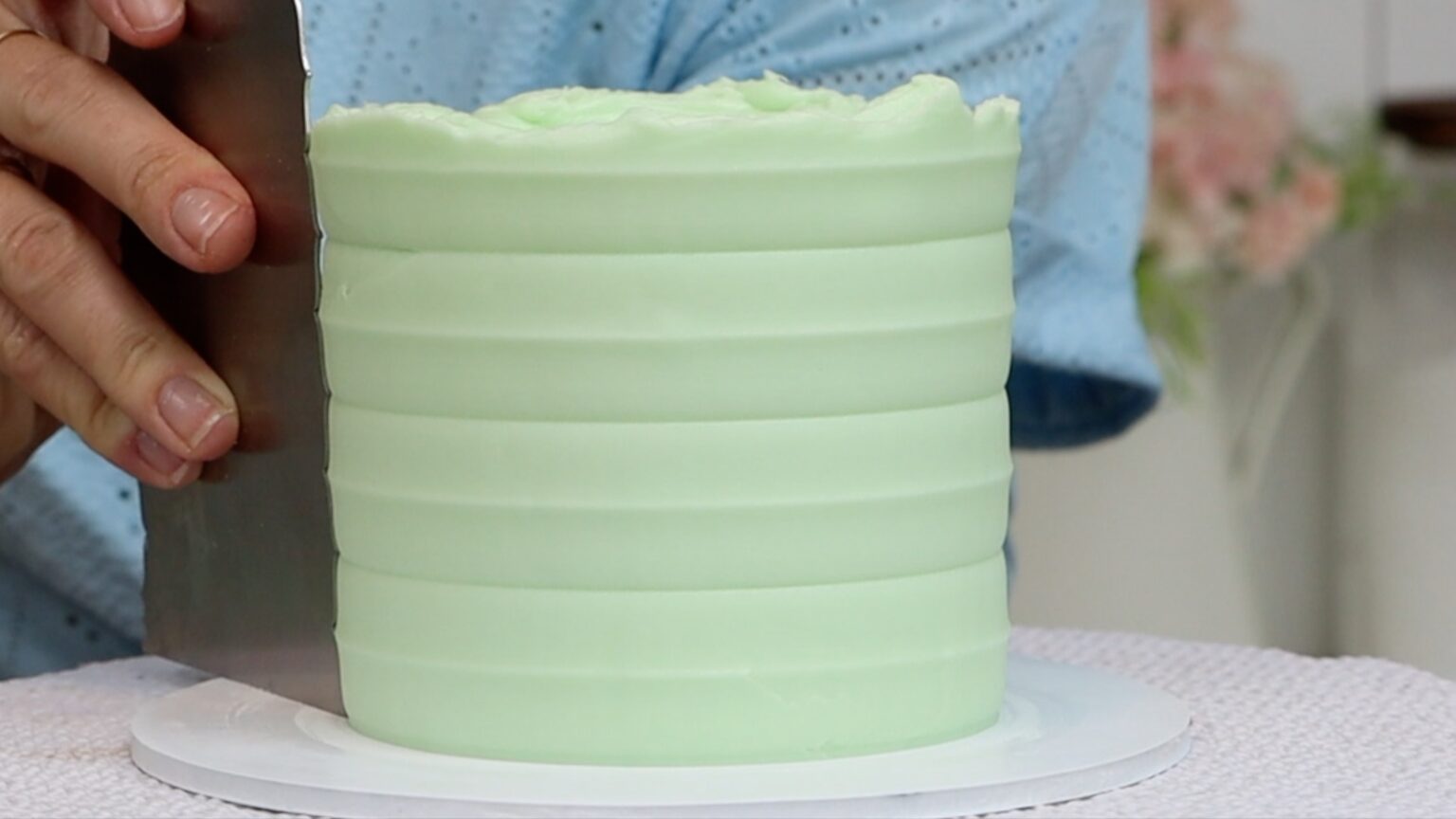 Your First 10 Tools to Decorate a Cake - British Girl Bakes