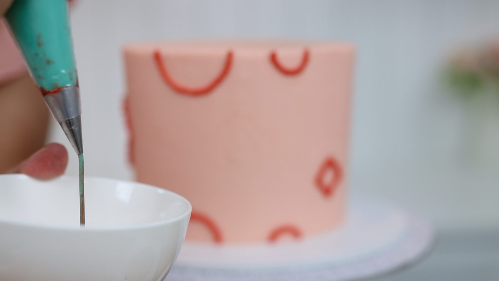 10 Cake Decorating Shortcuts - British Girl Bakes