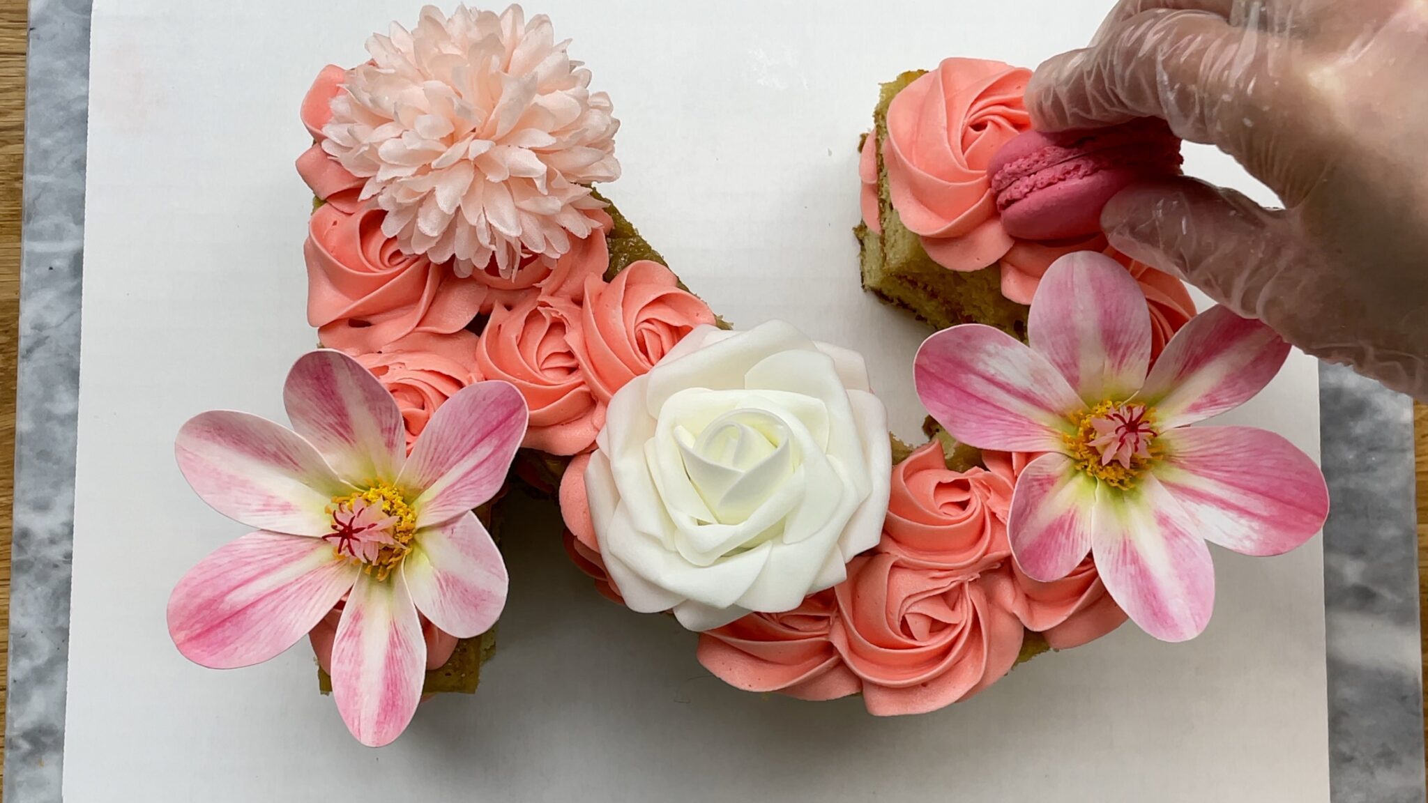 10 Easy Cake Toppers - British Girl Bakes