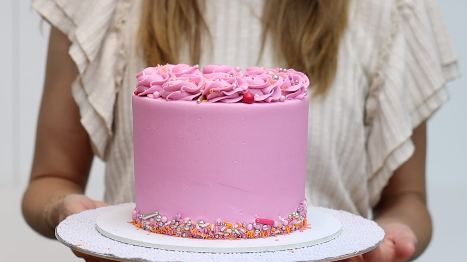 How to Decorate a Cake - British Girl Bakes