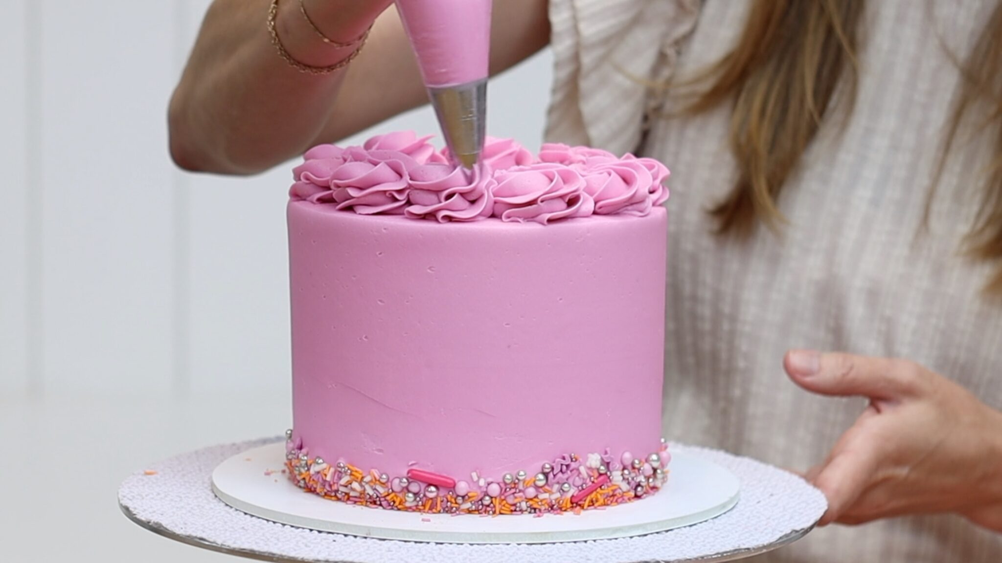 How to Decorate a Cake - British Girl Bakes