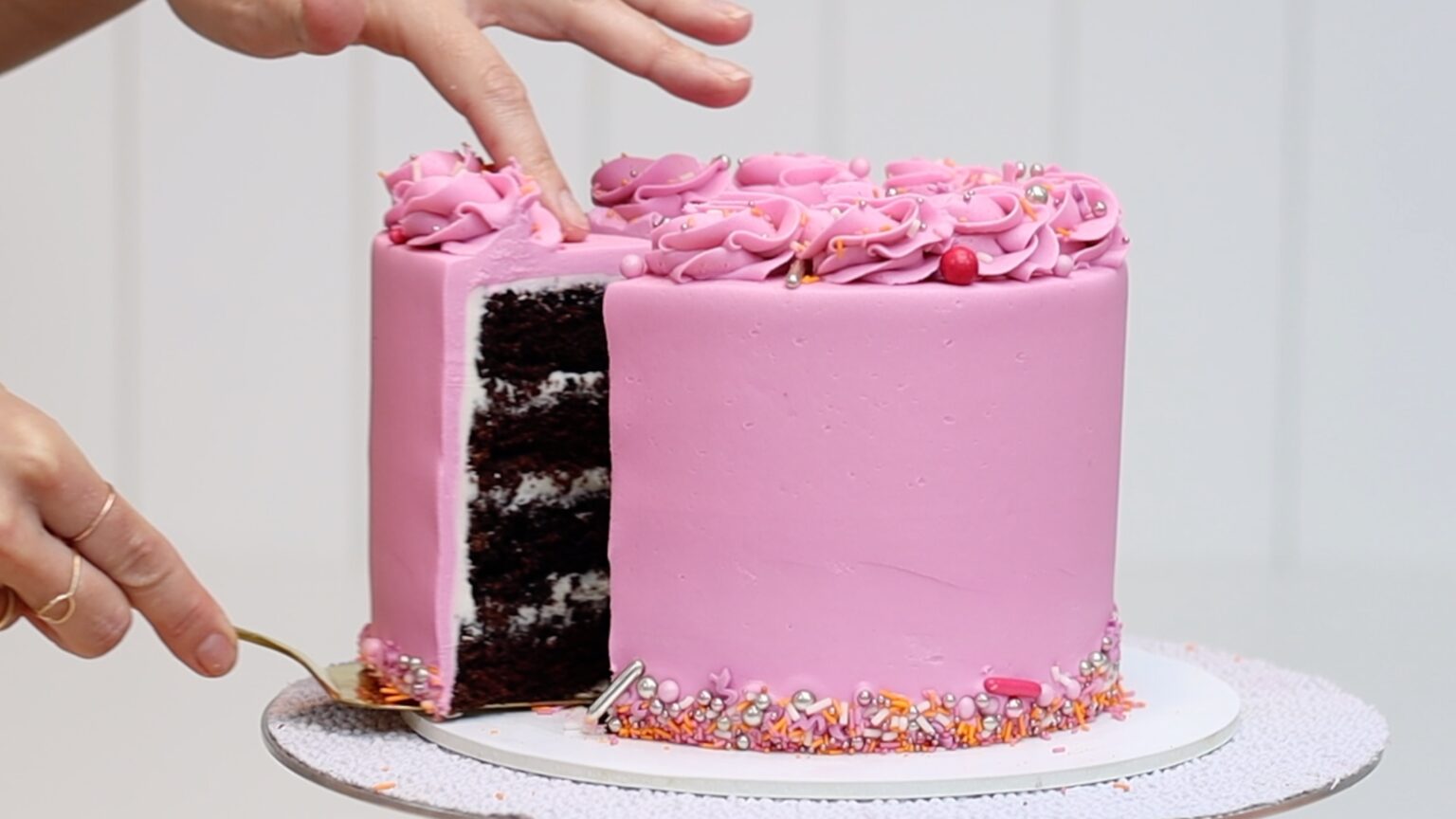 How to Decorate a Cake - British Girl Bakes