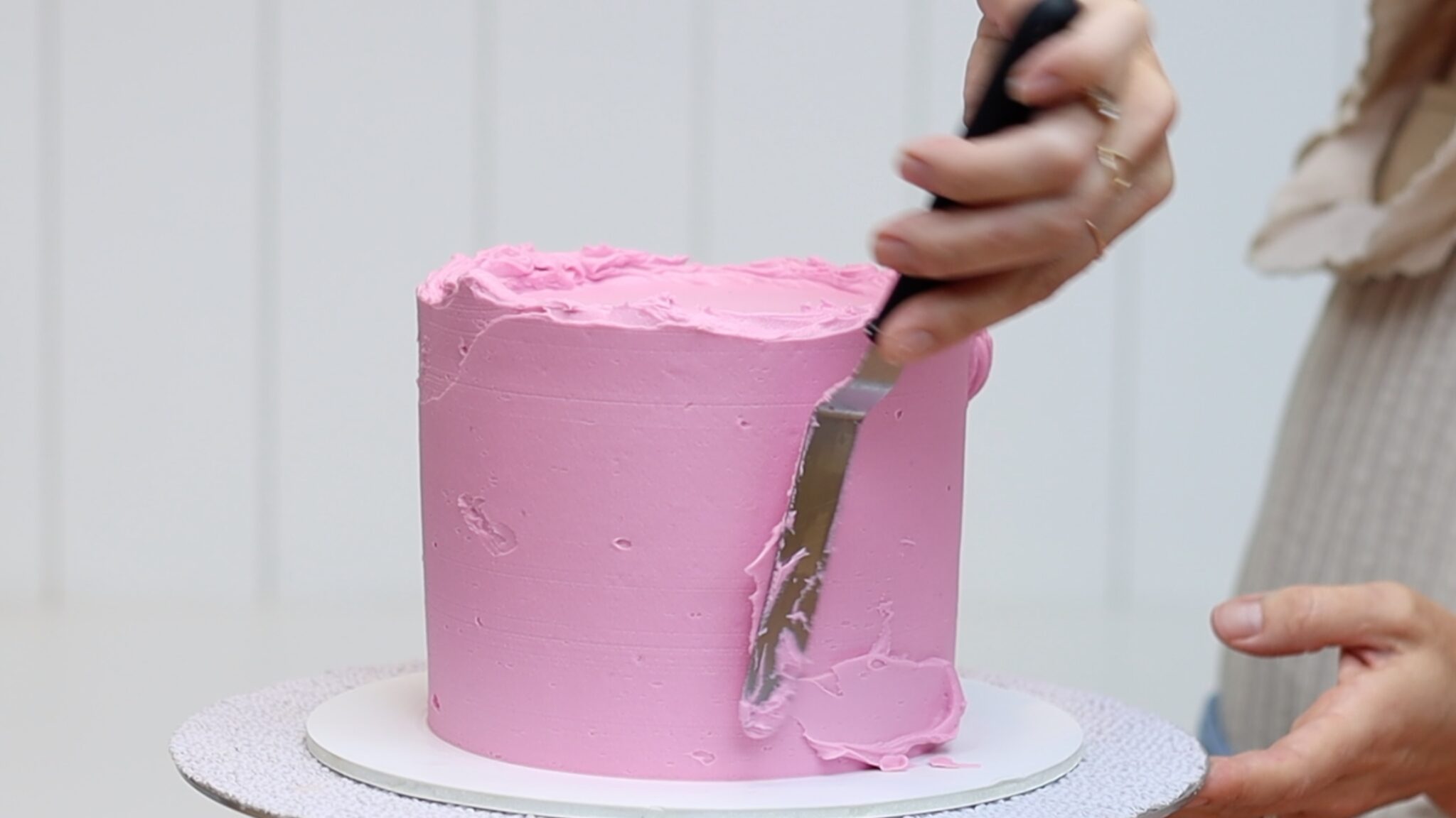 How to Decorate a Cake - British Girl Bakes