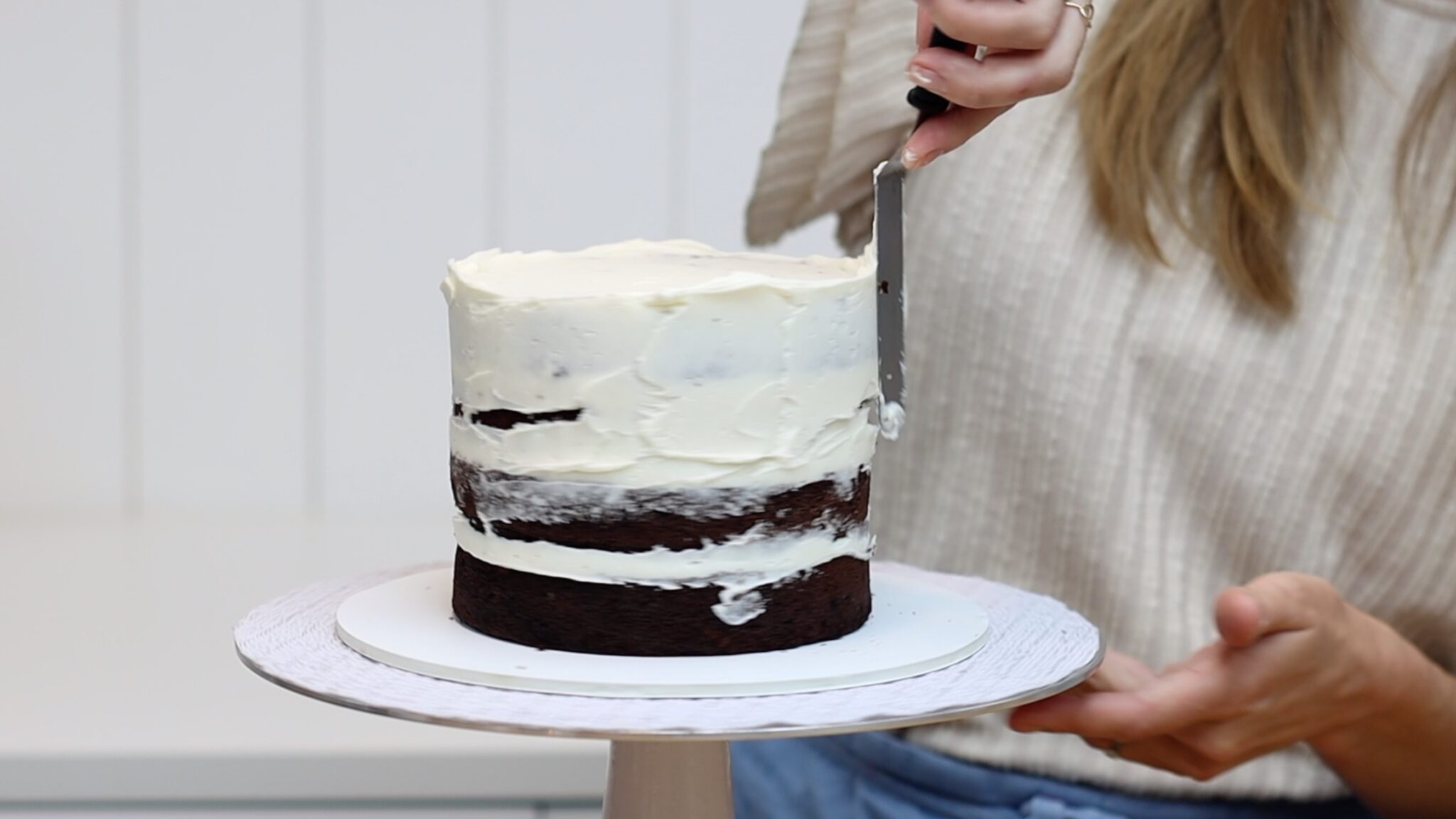 How to Decorate a Cake - British Girl Bakes