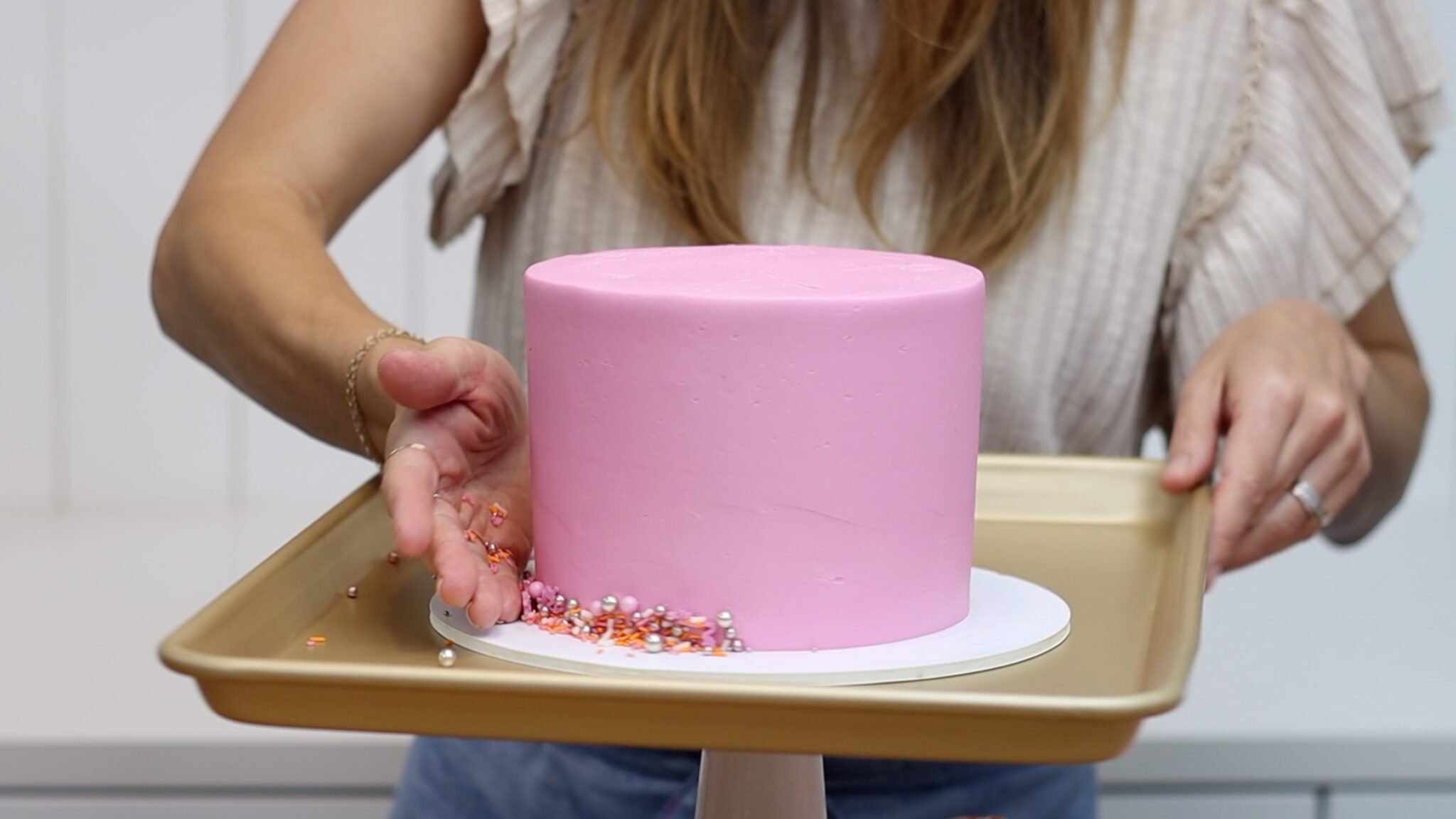 How to Decorate a Cake - British Girl Bakes