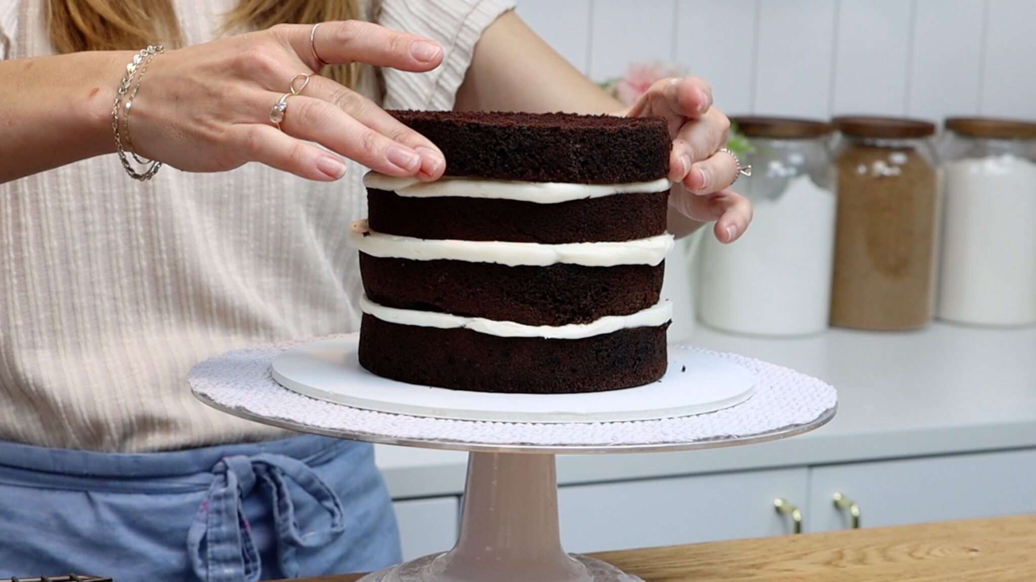 How to Decorate a Cake - British Girl Bakes