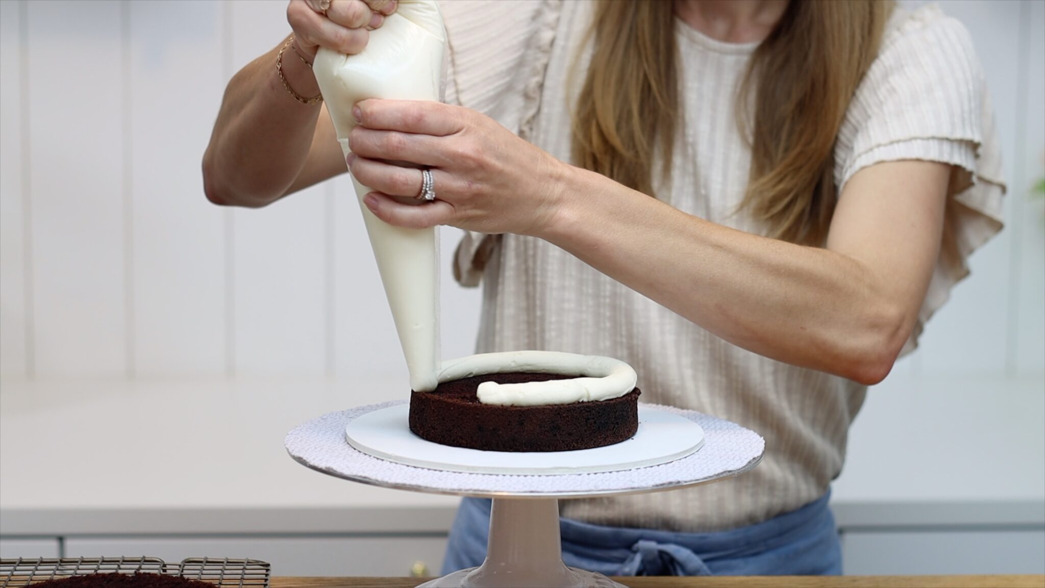 How to Decorate a Cake - British Girl Bakes