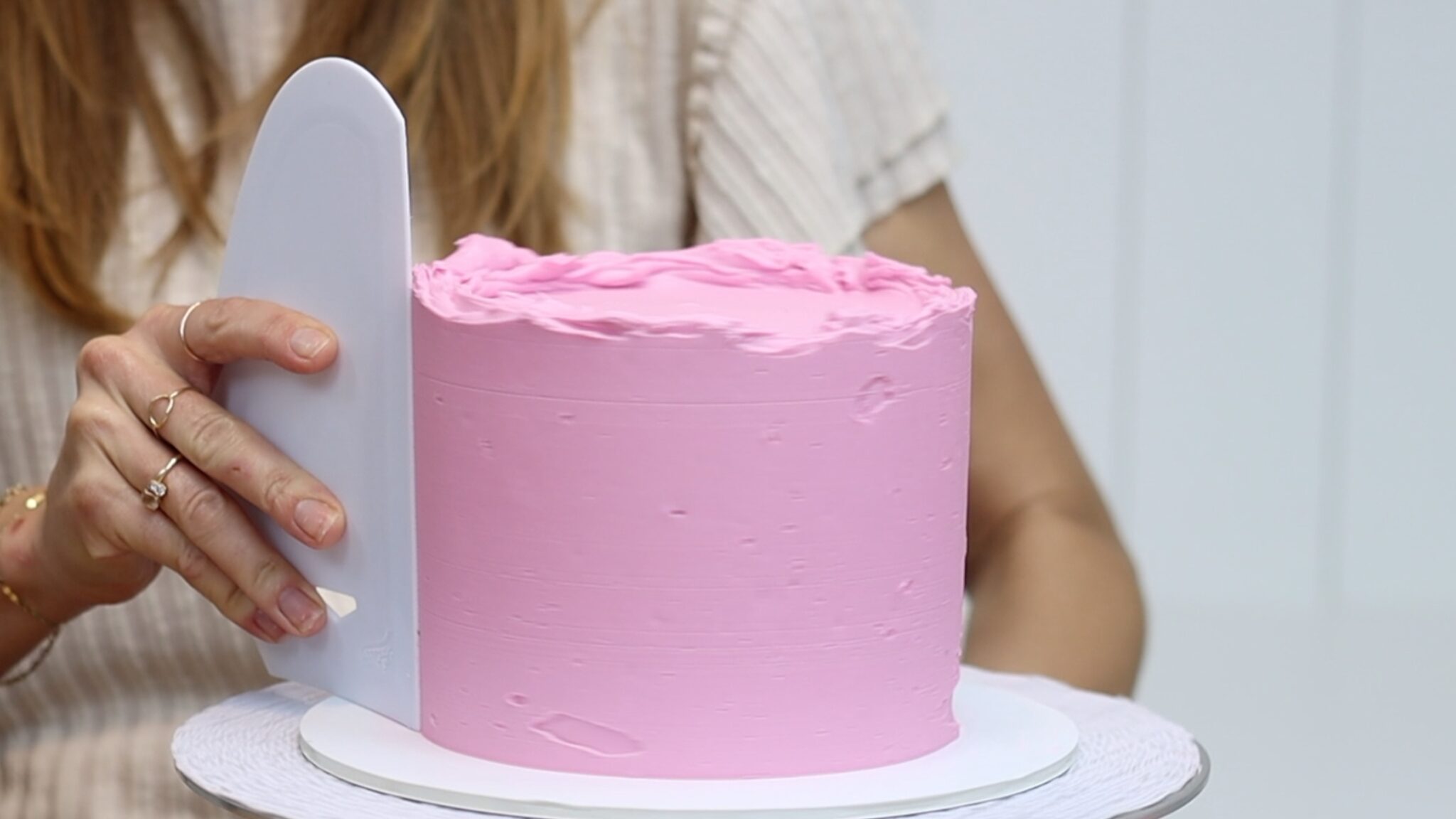 How to Decorate a Cake - British Girl Bakes